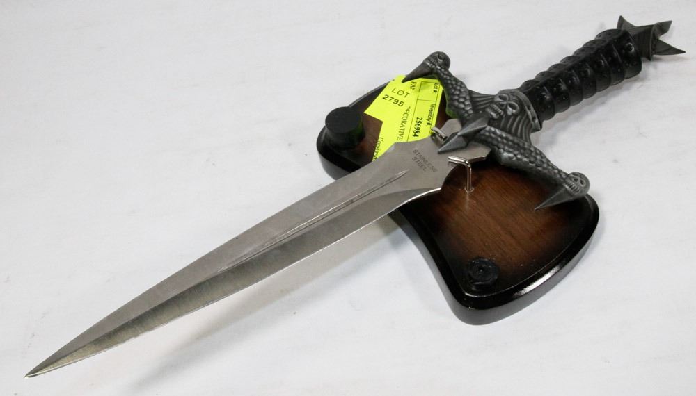 FANTASY DECORATIVE DAGGER