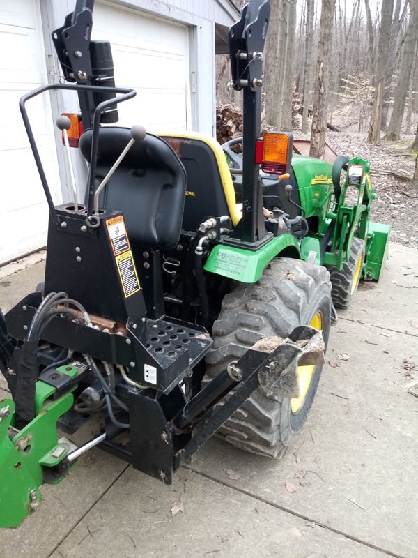 JOHN DEERE 2520 TRACTOR LOADER BACKHOE / 65 HOURS
