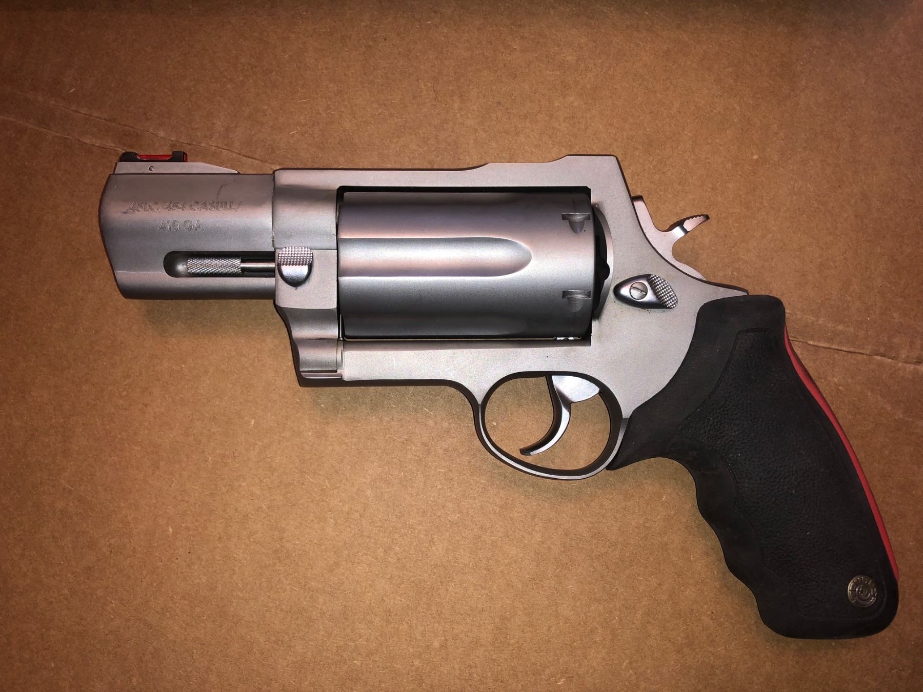 TAURUS RAGING JUDGE REVOLVER w .410 3 INCH MAG/WITH CUSTOM HOLSTER