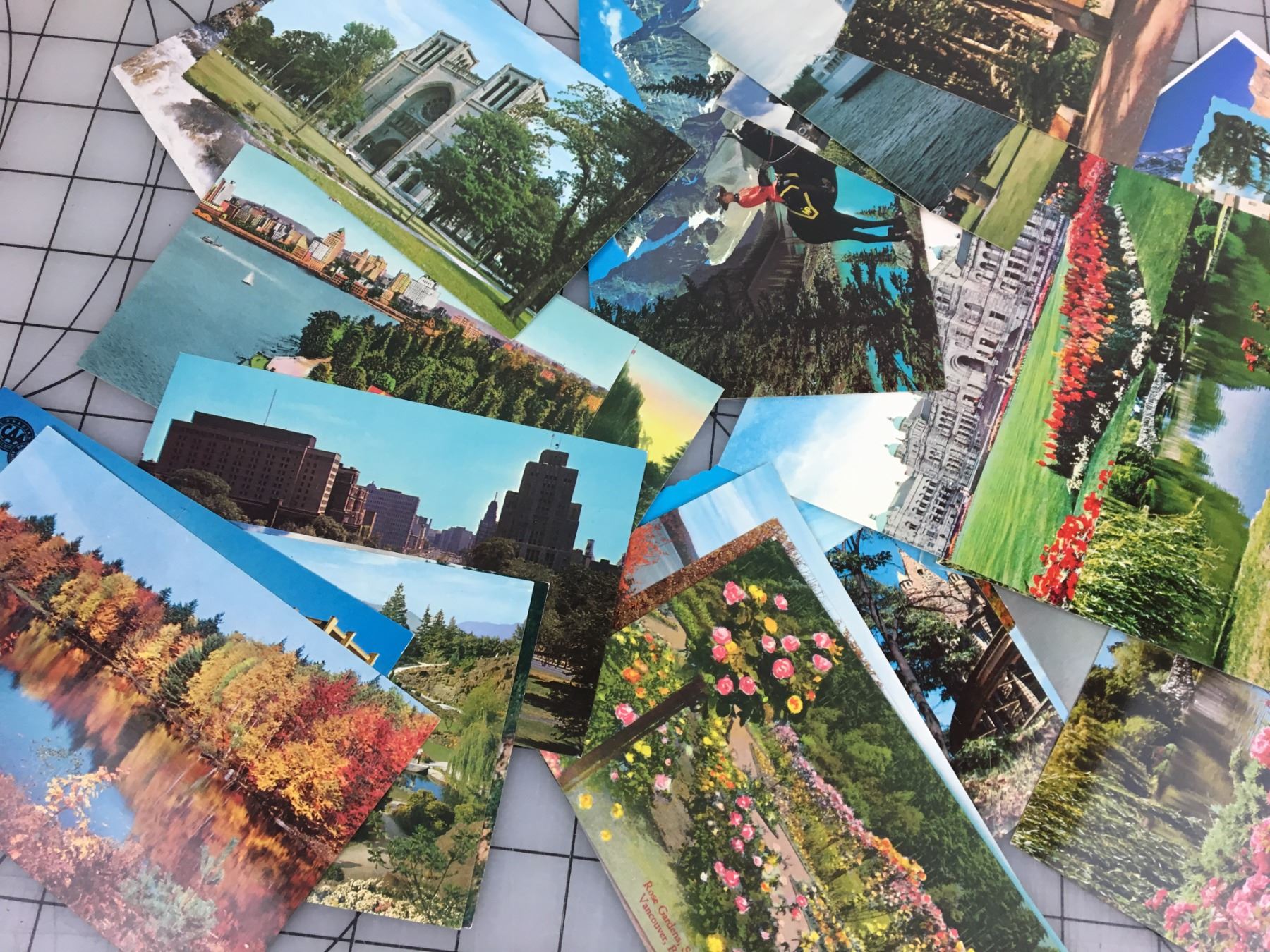 LOT OF 30 POSTCARDS UNUSED lot-of-30-postcards-unused