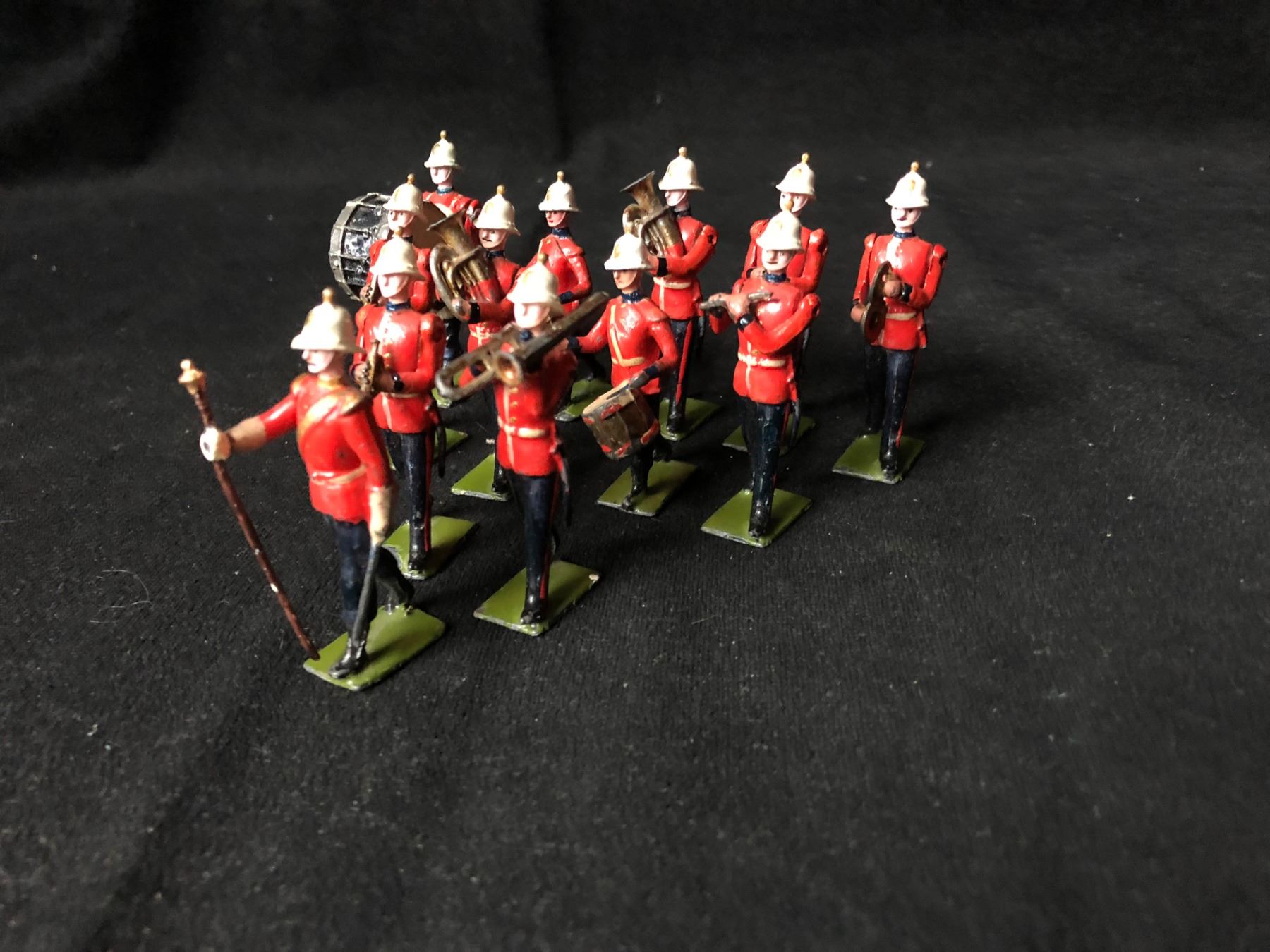BRITAIN TOY SOLDIERS LOT