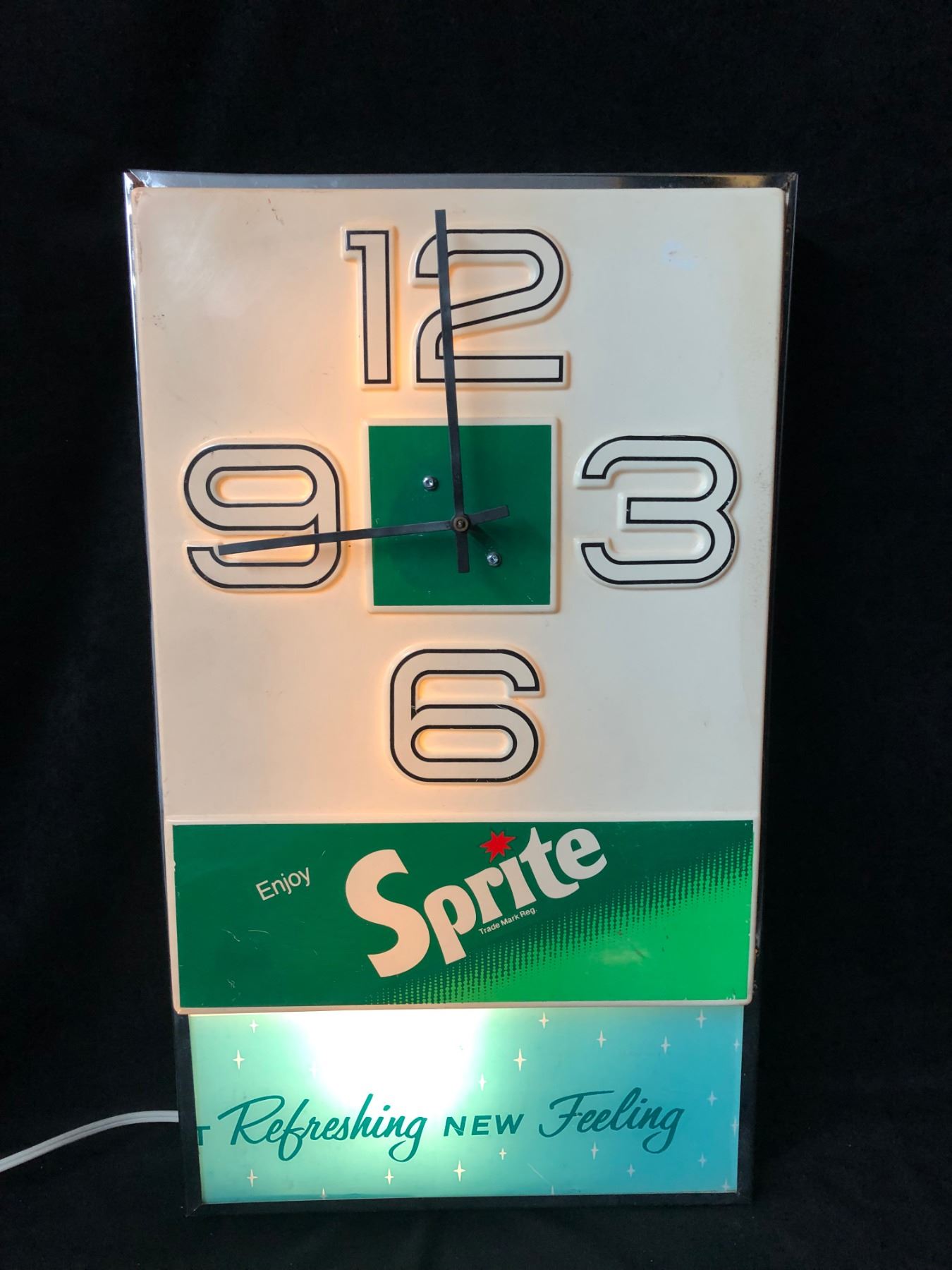 VINTAGE LIGHT UP SPRITE CLOCK