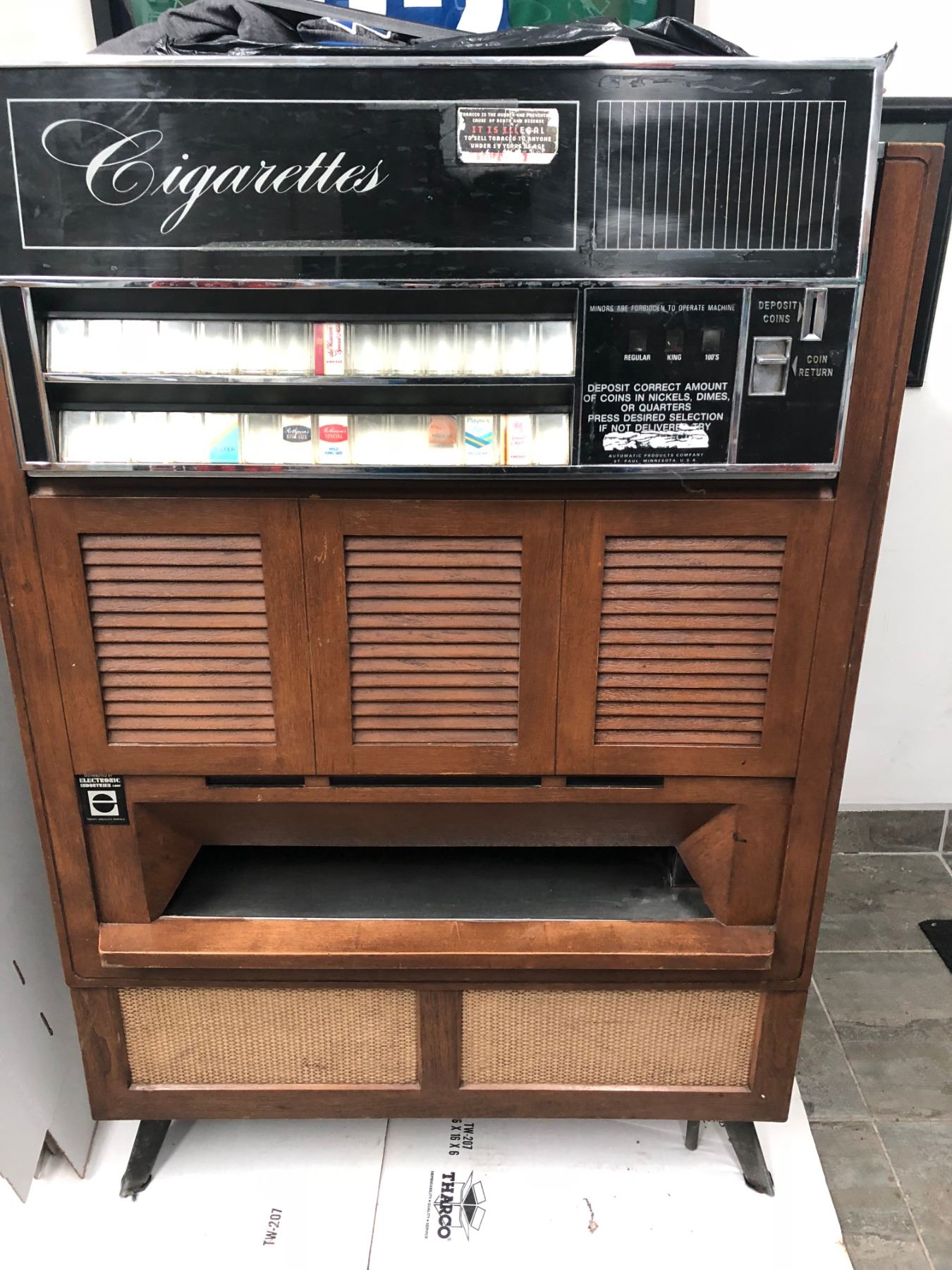 Vintage Cigarette Machine ~ Vending machine (Working)