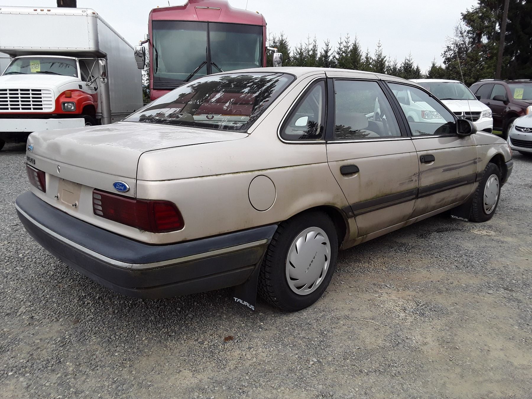 A3 -- 1990 FORD TAURUS L , Brown , 155755 KM's "No Reserve"
