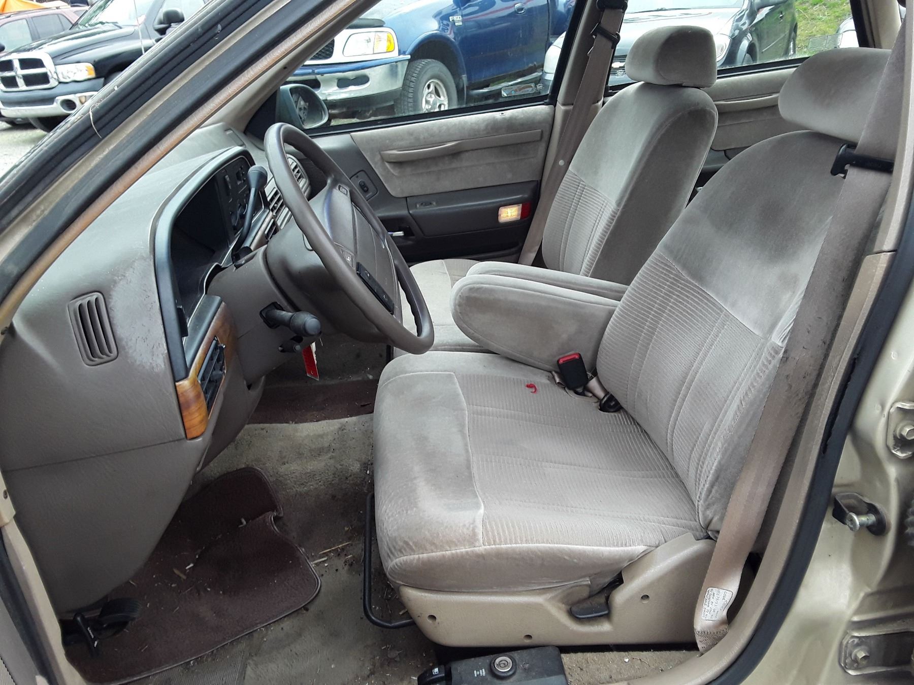 A3 -- 1990 FORD TAURUS L , Brown , 155755 KM's "No Reserve"