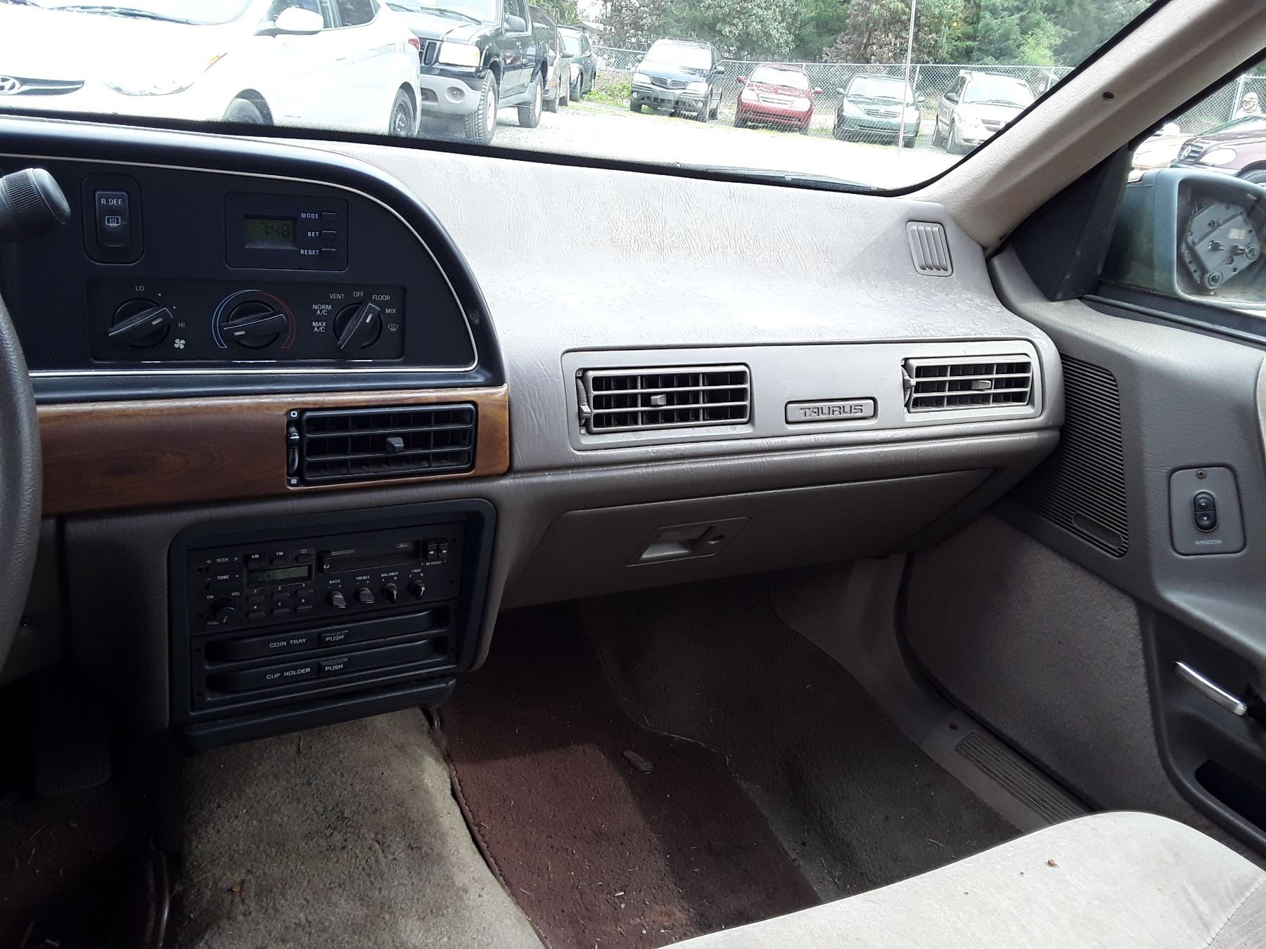 A3 -- 1990 FORD TAURUS L , Brown , 155755 KM's "No Reserve"