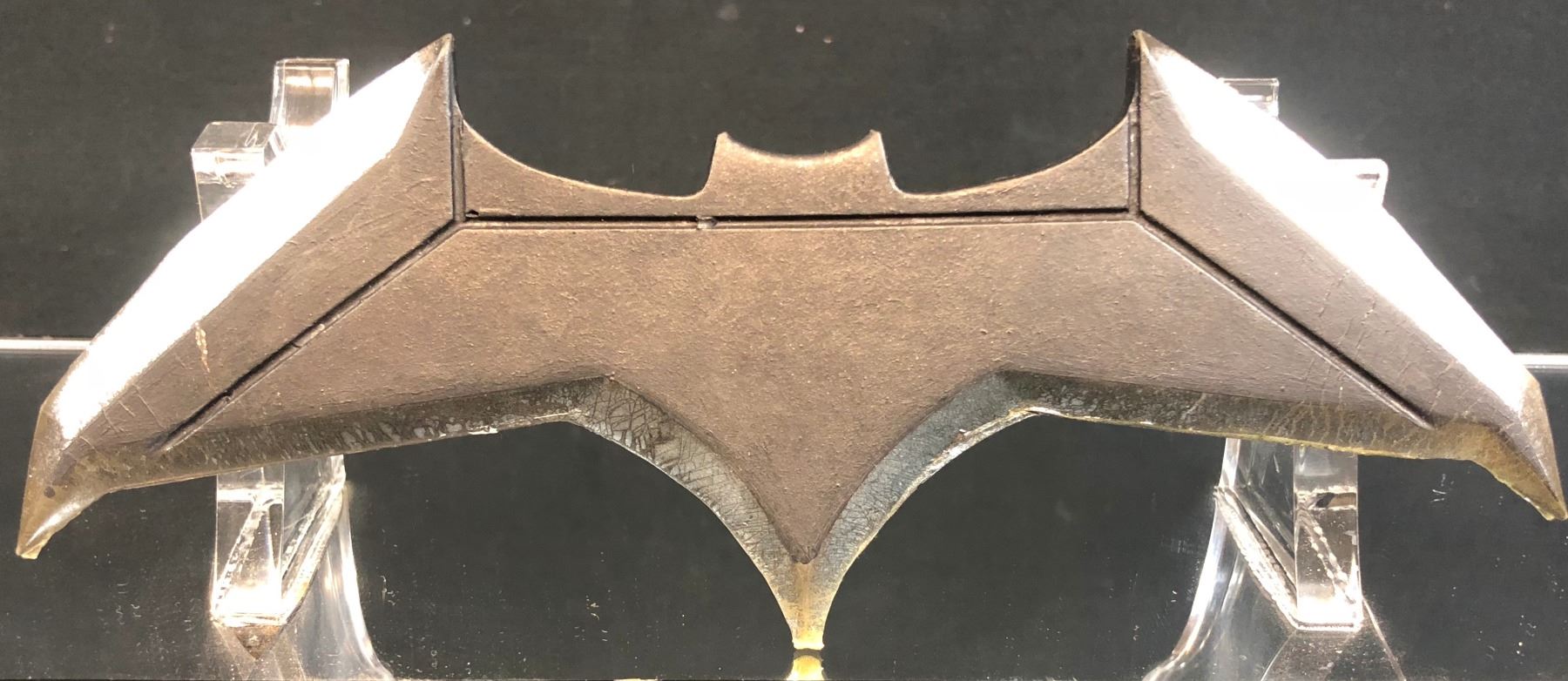 Justice League (2017) - Batman Throwing Batarang