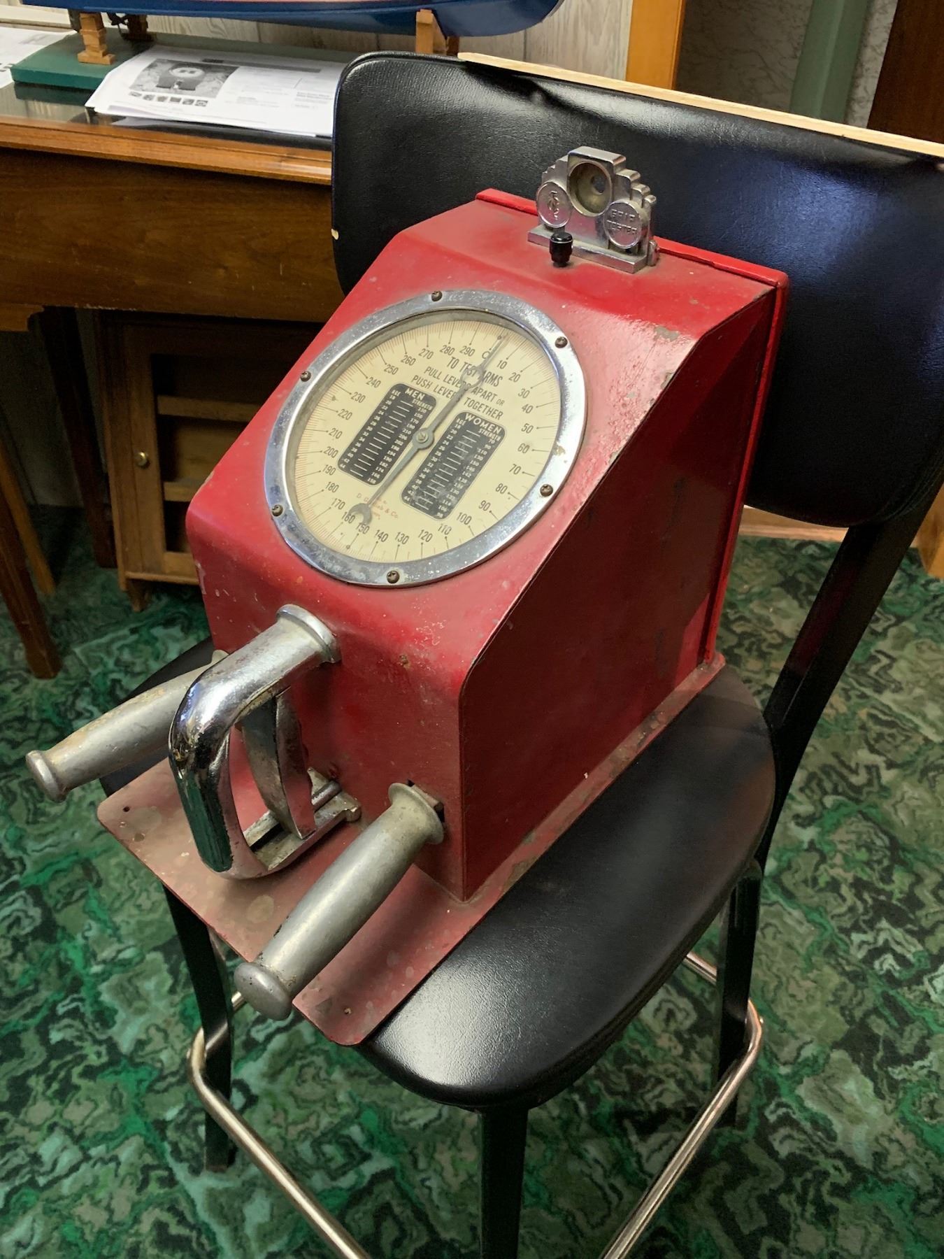 Gottlieb Vintage Grip Strength Penny Arcade Game