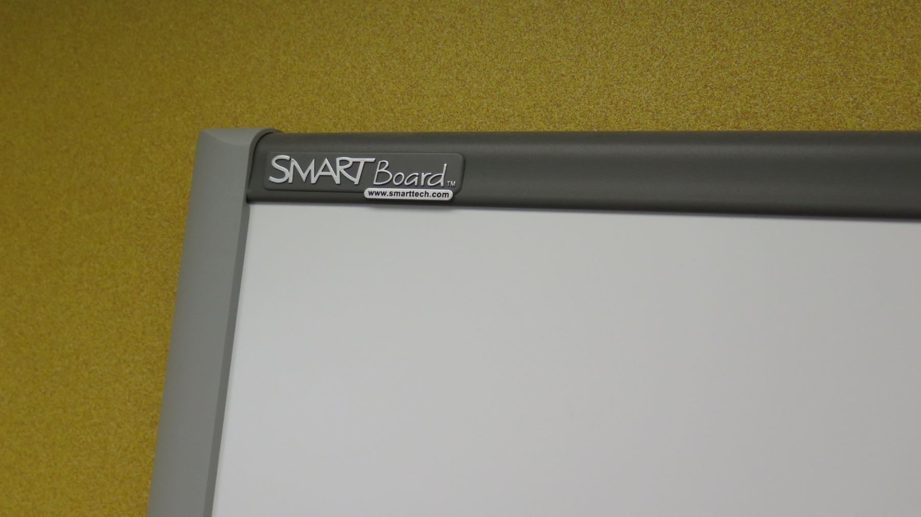 Large Smart Board 64 X 48 Oahu Auctions large-smart-board-64-x-48-oahu-auctions