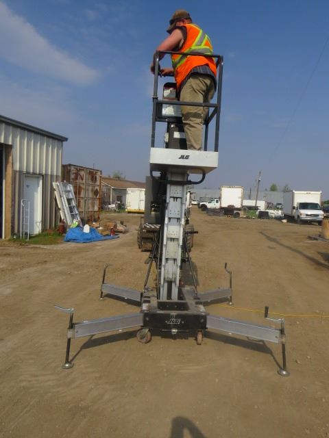 25 FOOT MANLIFT (2000) * #25AM-JGL* (3000 LB CAPACITY)