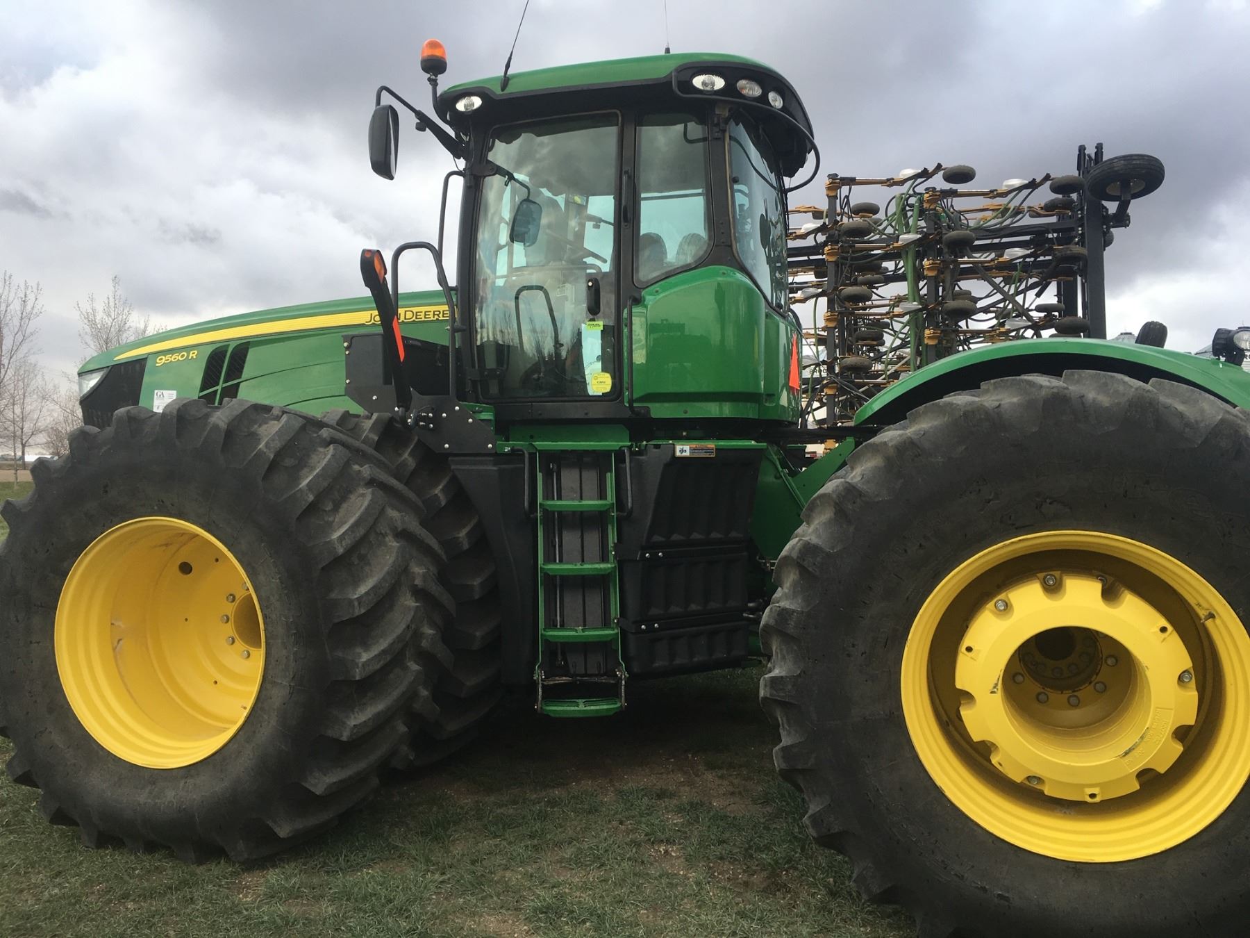 2013 John Deere 9560 R four wheel drive tractor. PREMIUM CONDITION ...