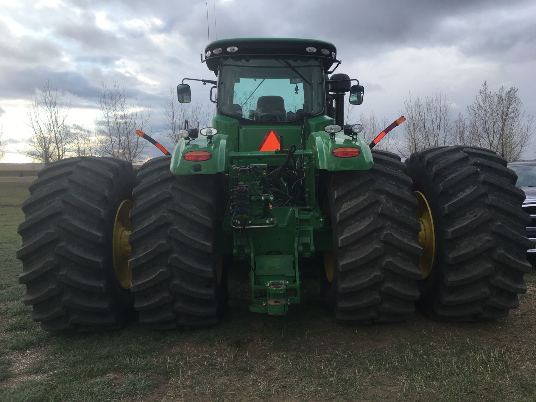 2013 John Deere 9560 R four wheel drive tractor. PREMIUM CONDITION ...