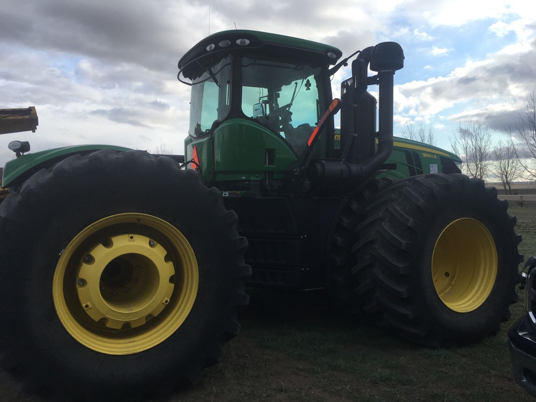 2013 John Deere 9560 R four wheel drive tractor. PREMIUM CONDITION ...