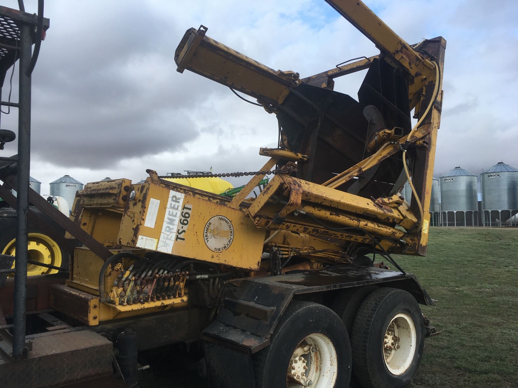 1978 Ford Tandem Axle Tree moving truck SND0715HCA29538. VerMeer TS-66T ...