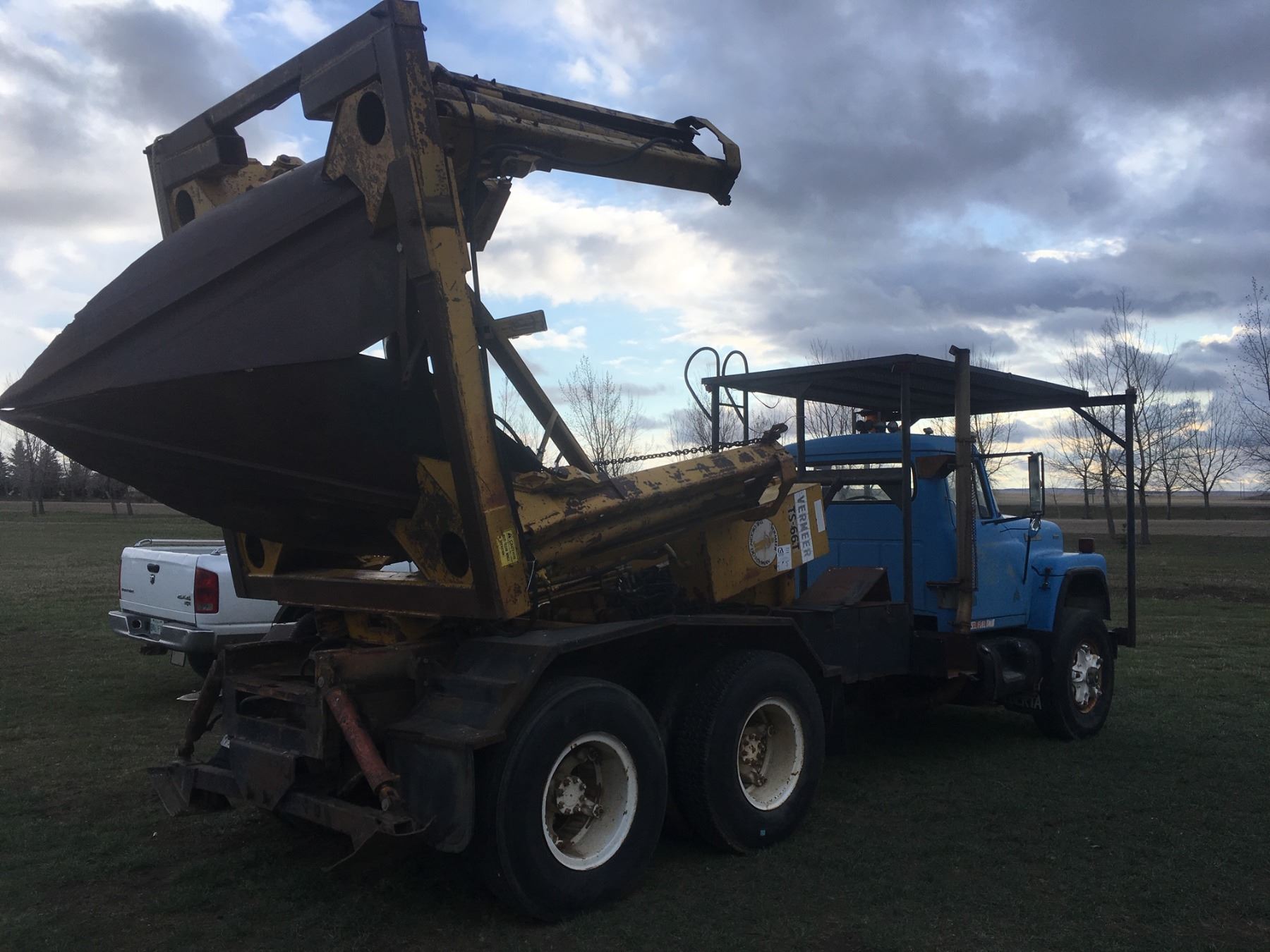 1978 Ford Tandem Axle Tree moving truck SND0715HCA29538. VerMeer TS-66T ...