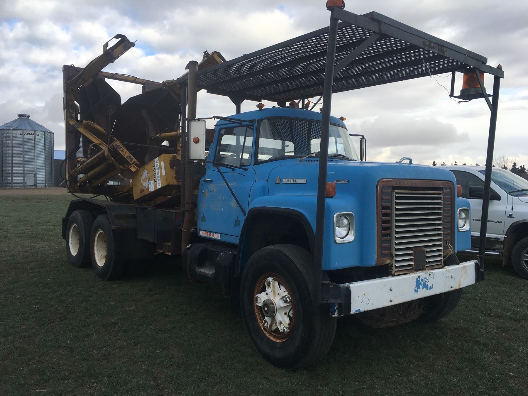 1978 Ford Tandem Axle Tree moving truck SND0715HCA29538. VerMeer TS-66T ...