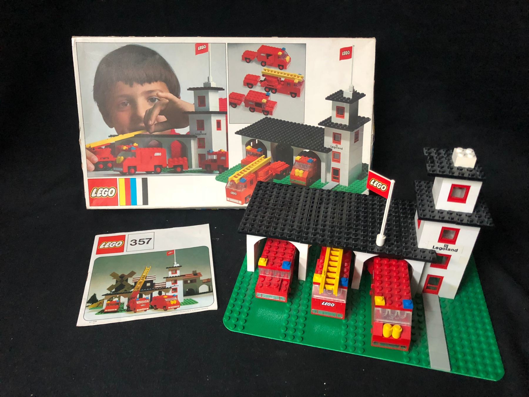 VINTAGE LEGO 357 FIRE STATION (COMPLETE W/ BOX) -1973-
