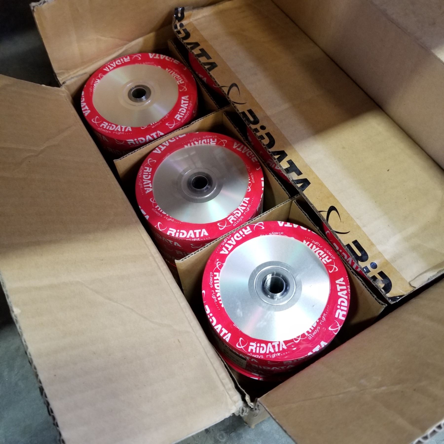 BOX OF NEW CDR WRITABLE DISCS AND 2 BOXES OF NEW CD CASES Big Valley box-of-new-cdr-writable-discs-and-2-boxes-of-new-cd-cases-big-valley