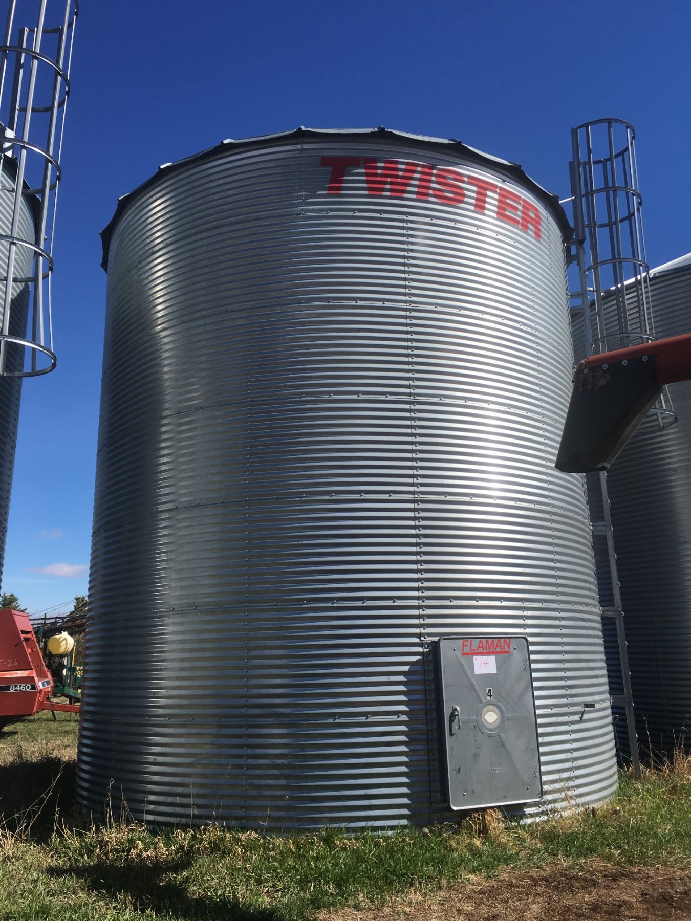 Twister Grain Bin 5900 bushel with flat bottom reinforced steel floors