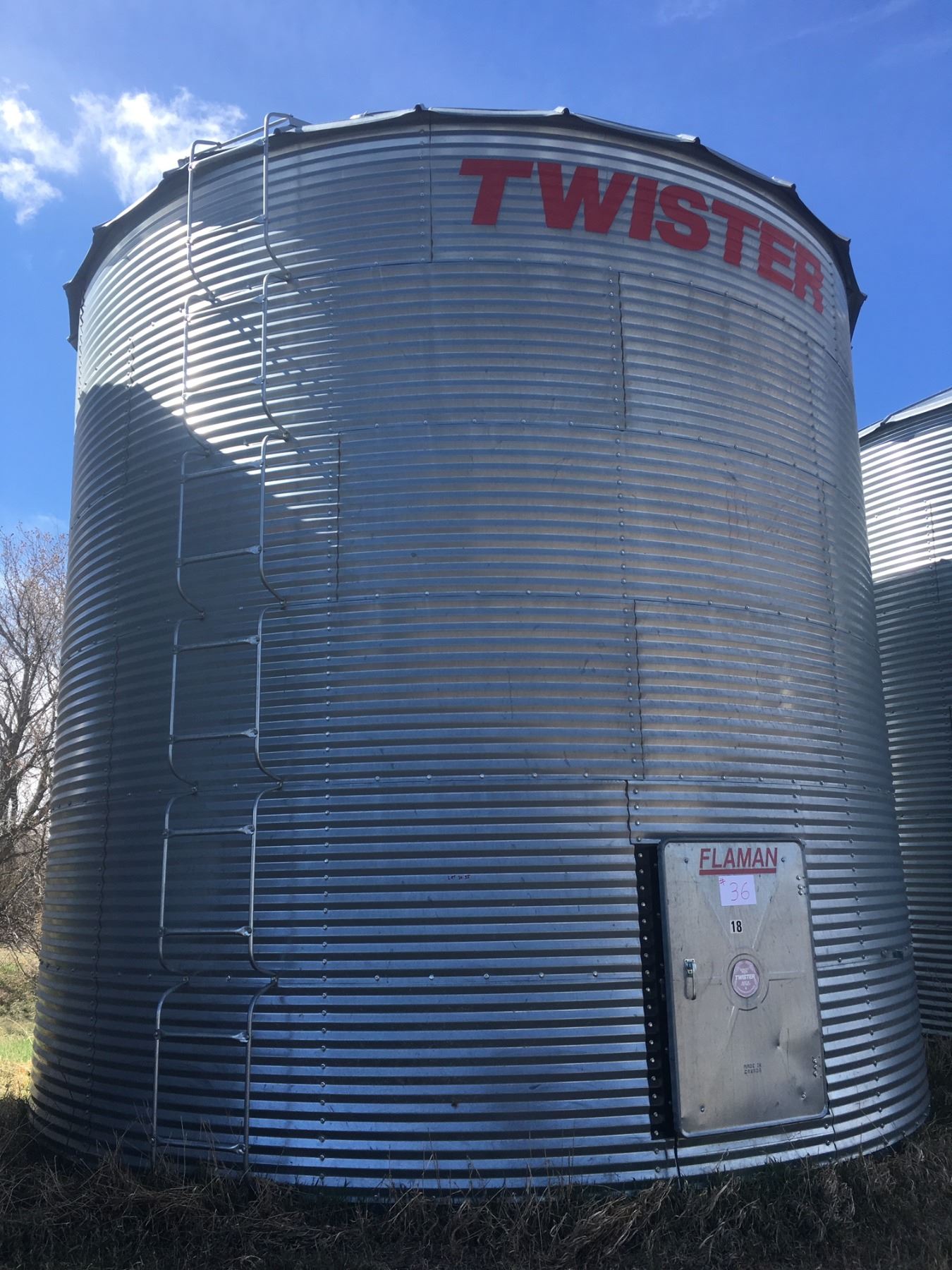 Twister Grain Bin 4500 bushel, with reinforced steel flat bottom