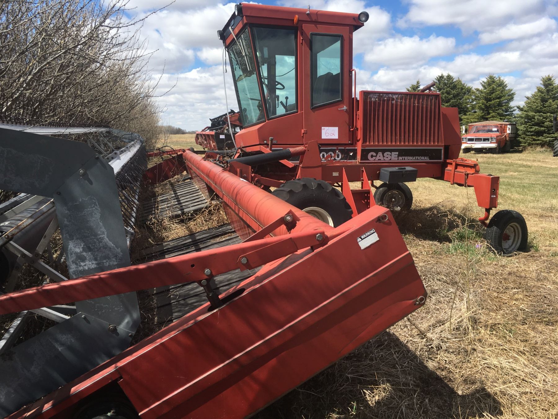 Case 6000 Swather with header, 1983, 3917 hrs, 36 ft, 4BPL Gas