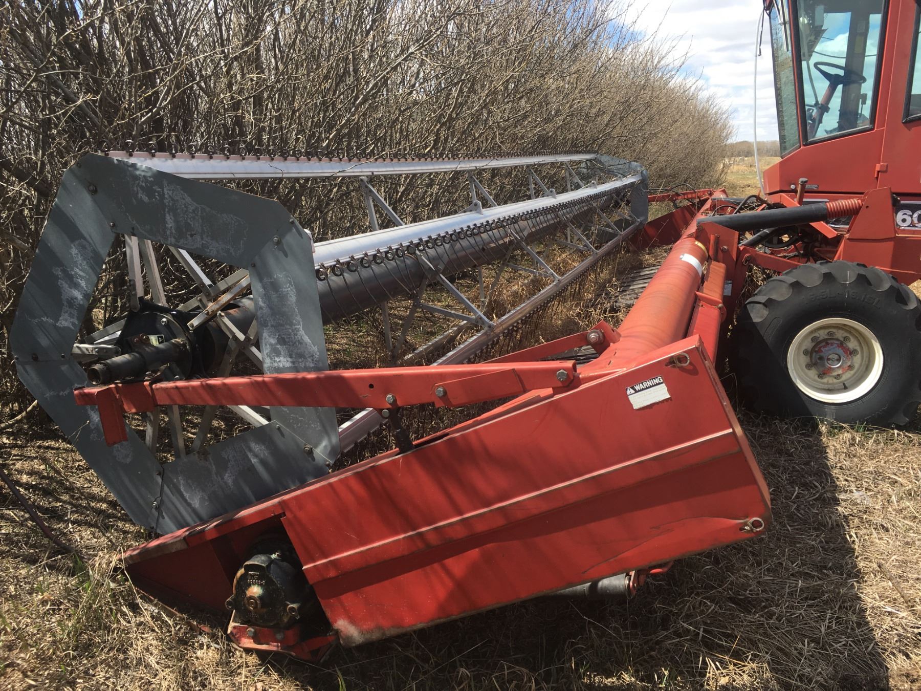 Case 6000 Swather with header, 1983, 3917 hrs, 36 ft, 4BPL Gas