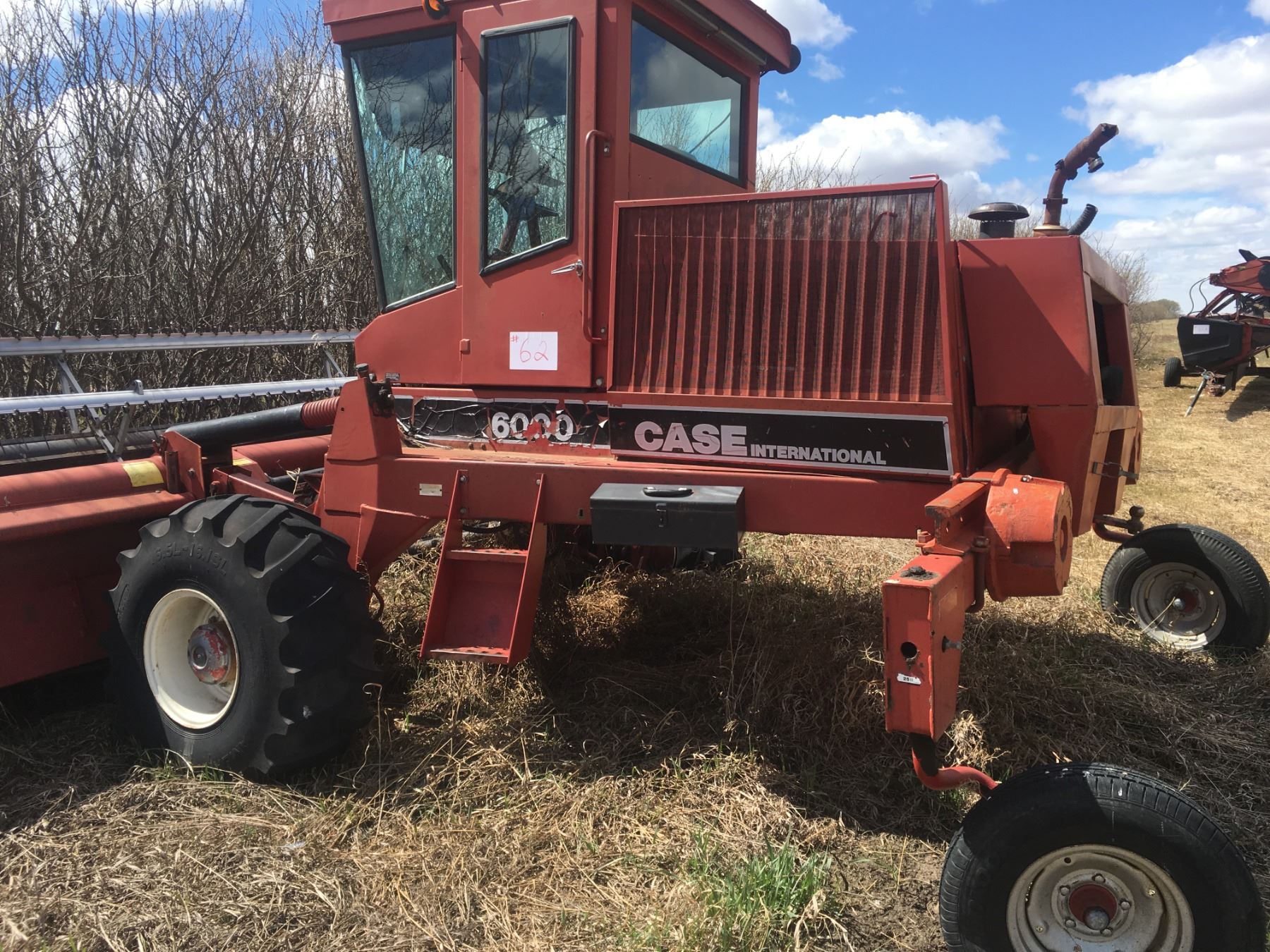 Case 6000 Swather with header, 1983, 3917 hrs, 36 ft, 4BPL Gas