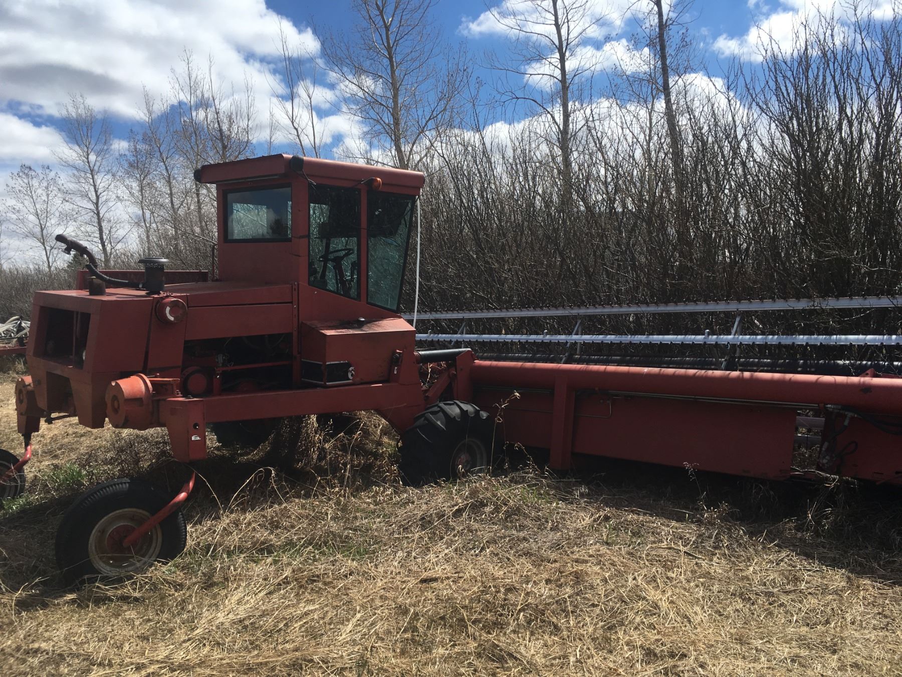 Case 6000 Swather with header, 1983, 3917 hrs, 36 ft, 4BPL Gas