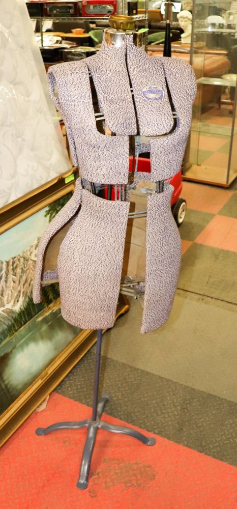 VINTAGE ACME ADJUSTABLE DRESS FORM