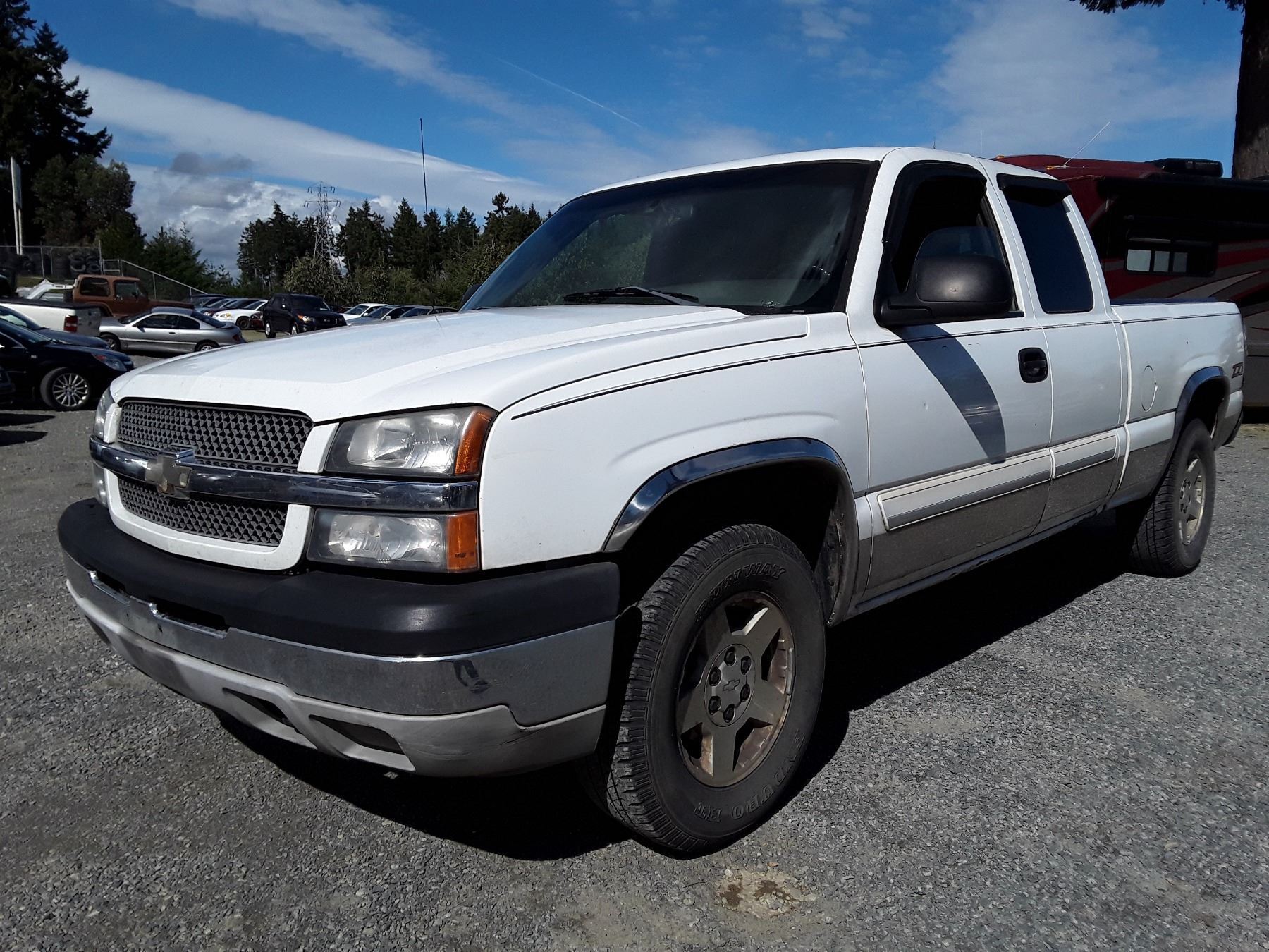 G5 -- 2005 CHEVROLET SILVERADO , White , 253785 KM's