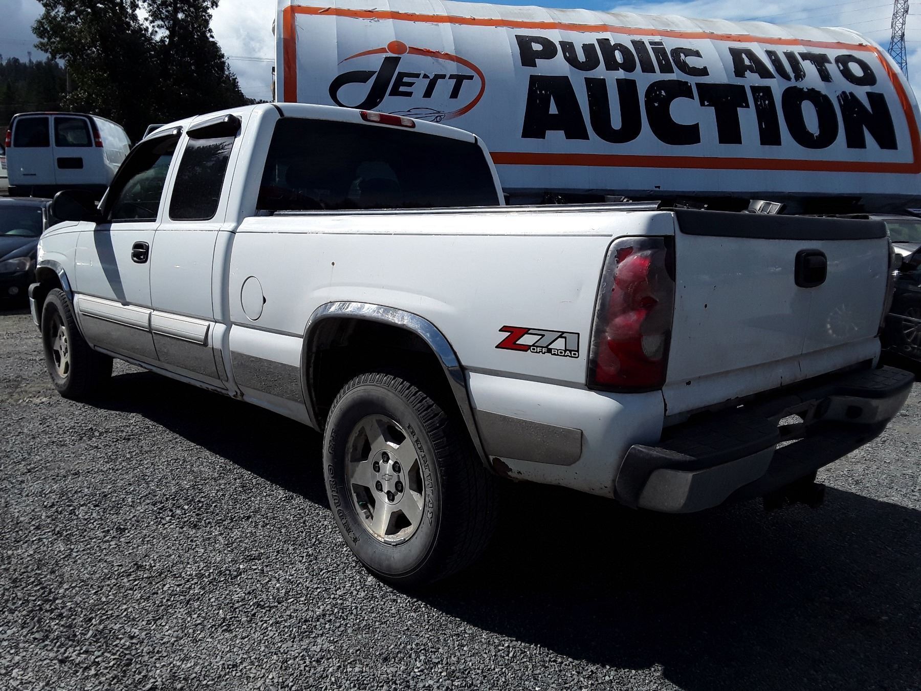 G5 -- 2005 CHEVROLET SILVERADO , White , 253785 KM's
