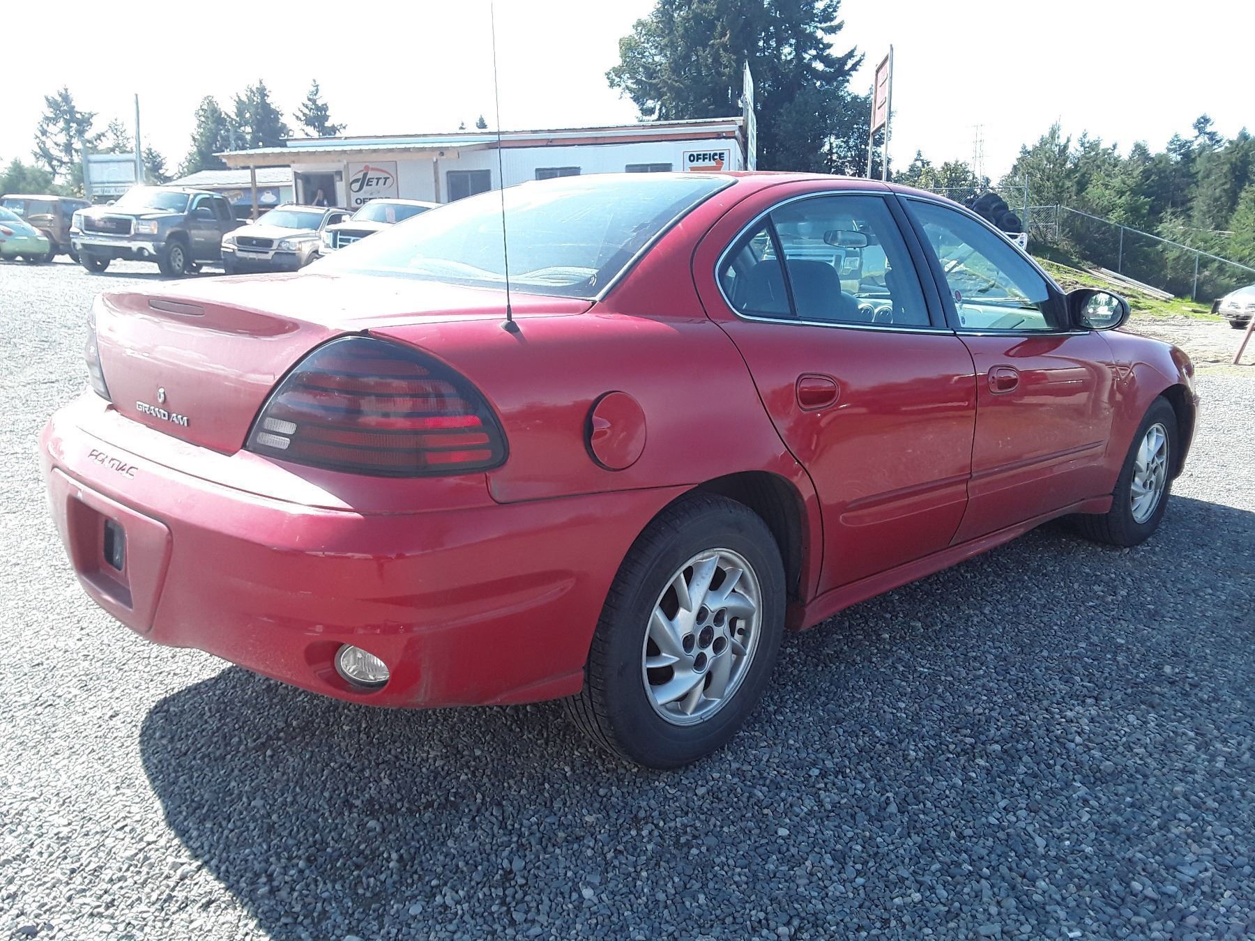 L6 -- 2005 PONTIAC GRAND AM SE , Red , 154516 KM's