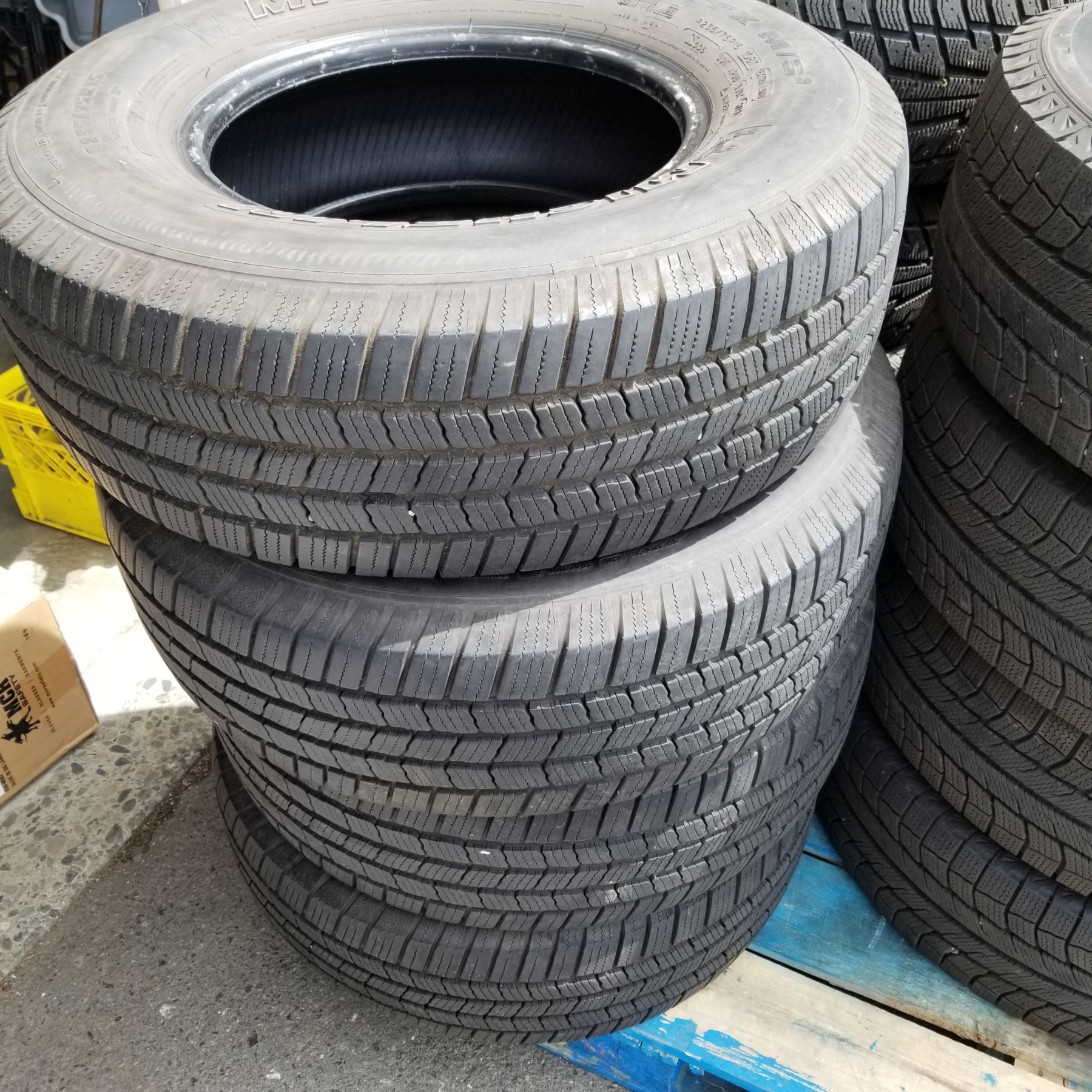 SET OF 4 MICHELIN 235 75 R15 TIRES SET OF 4 MICHELIN 235 75 R15 TIRES