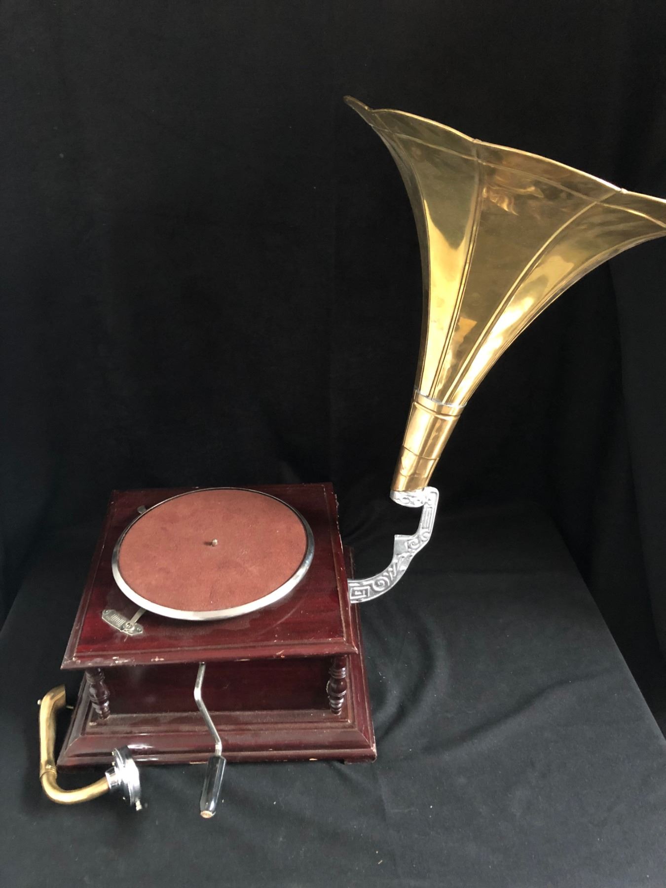 ANTIQUE GRAMAPHONE (THE GRAMAPHONE COMPANY)