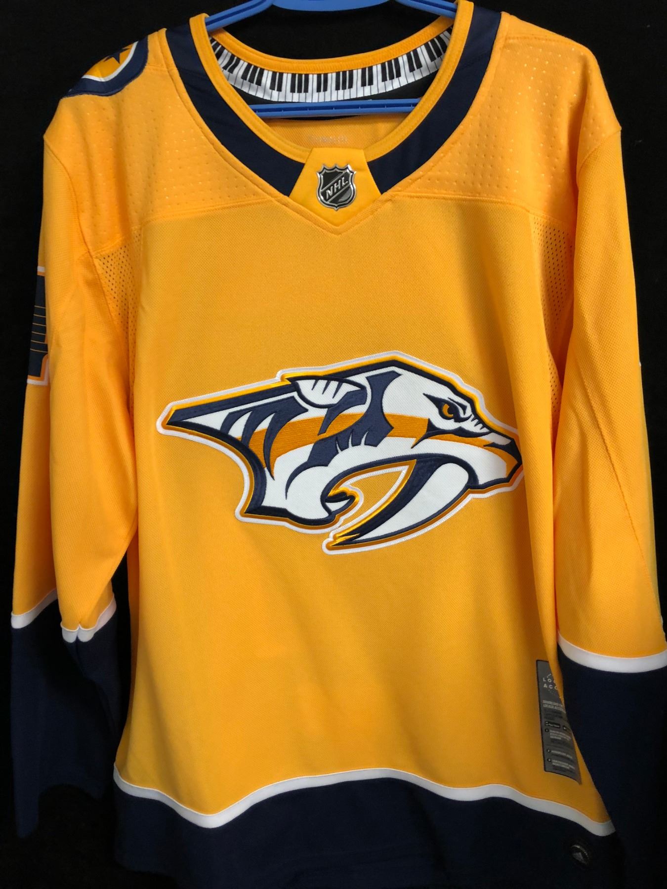 RYAN ELLIS SIGNED PREDATORS JERSEY W/ COA