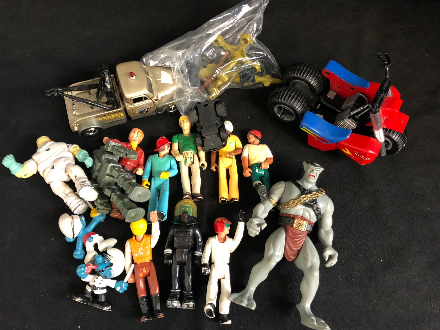 MISC. TOY FIGURE/ VEHICLES LOT