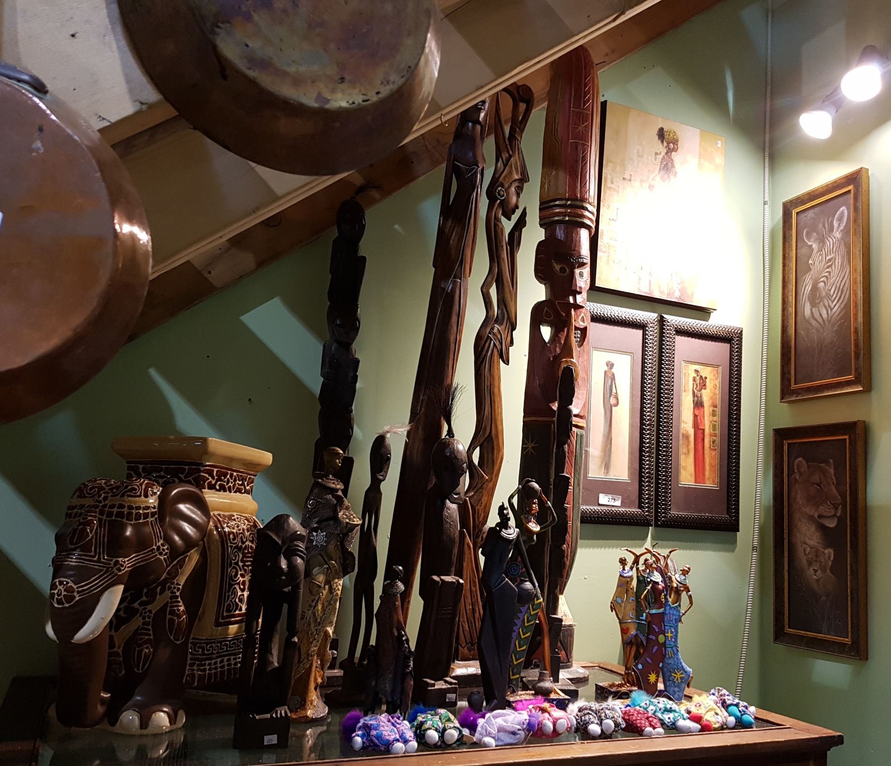 LARGE COLLECTION OF AFRICAN COLLECTIBLES