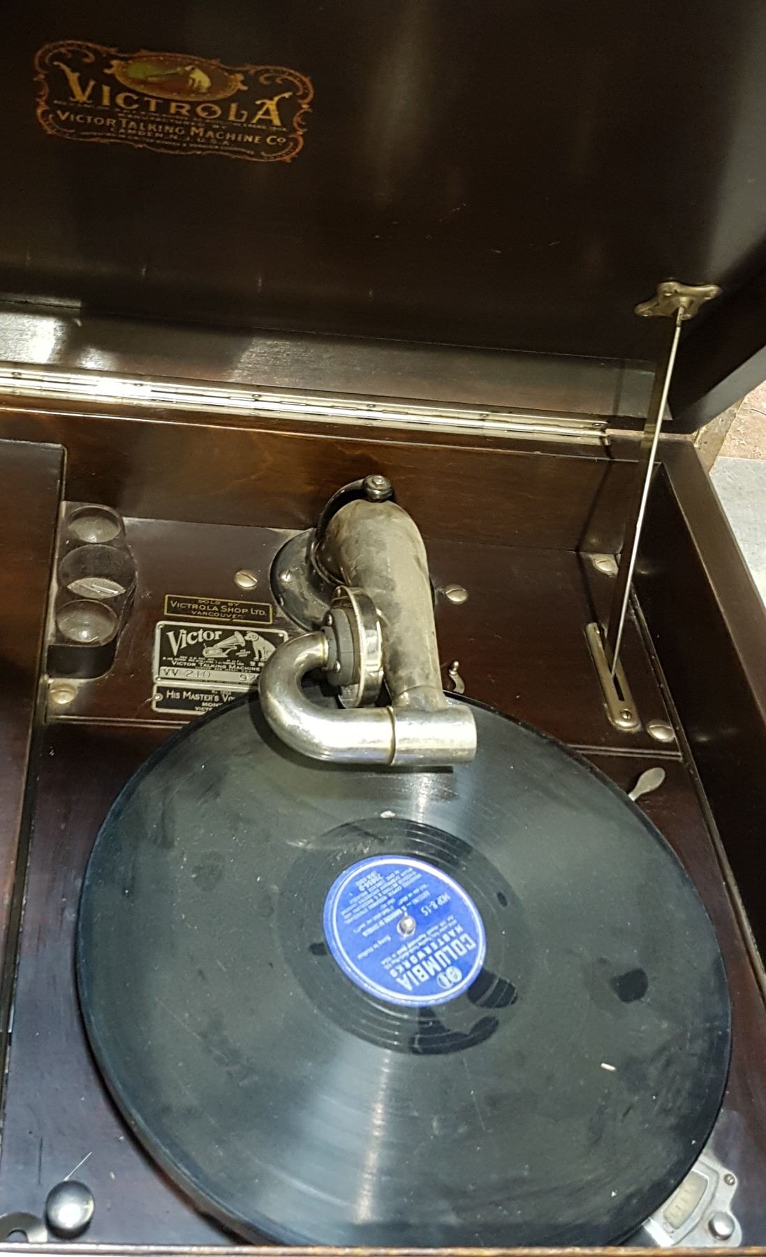 VICTROLA VICTOR TALKING MACHINE CO. MODEL VV-210 PHONOGRAPH