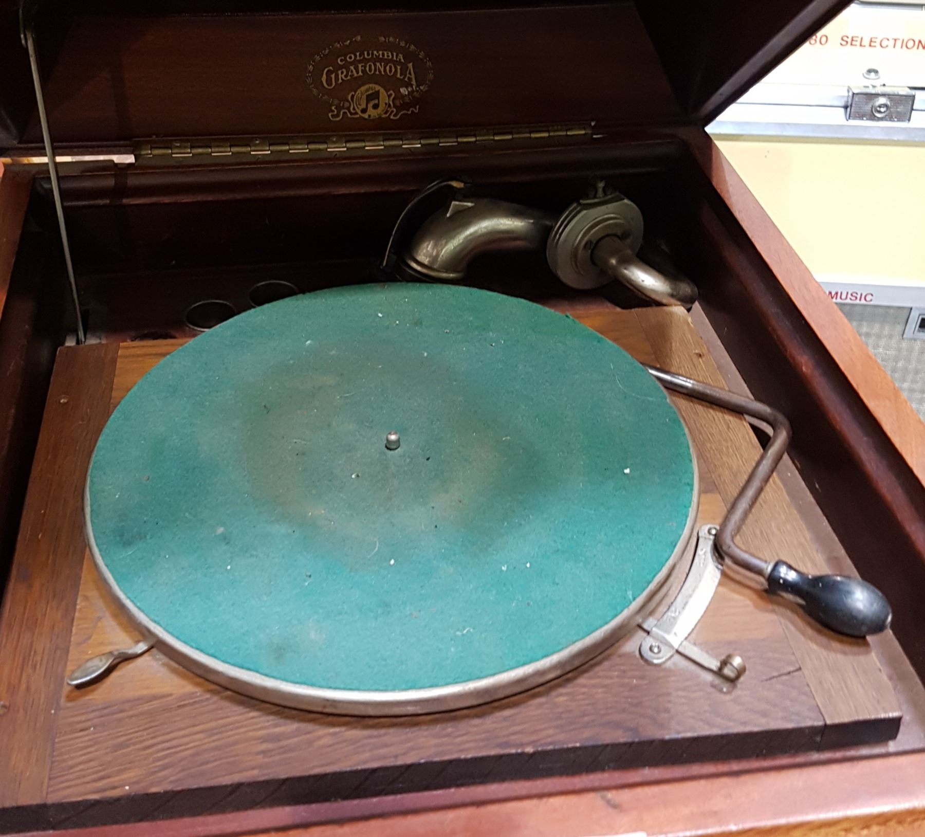 ANTIQUE COLUMBIA GRAFONOLA HAND CRANK PHONOGRAPH