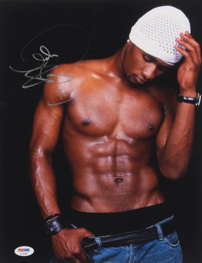 Usher Signed 11x14 Photo (PSA COA)