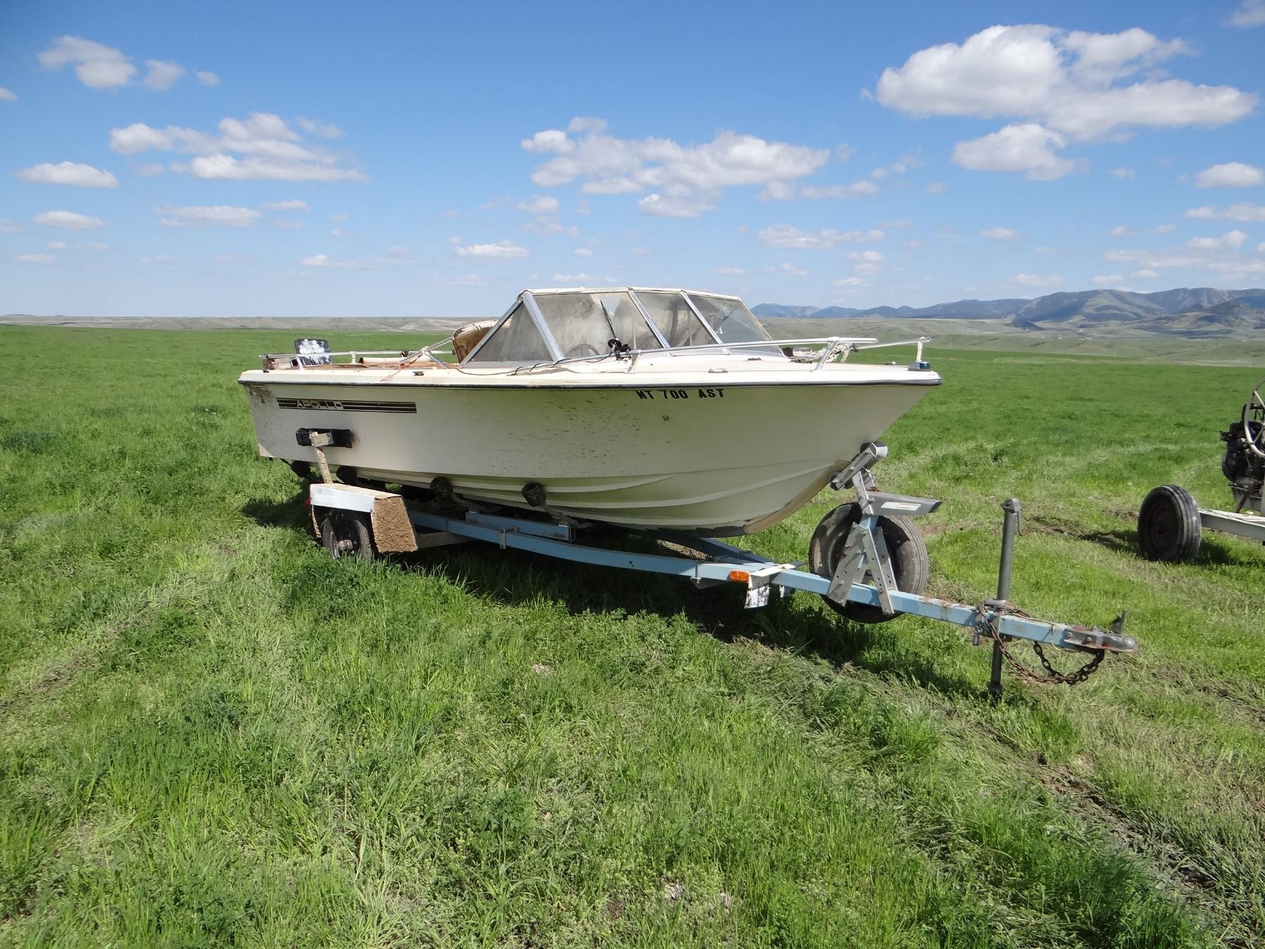 1975 Apollo fishing boat, 18', 140 hp eng.