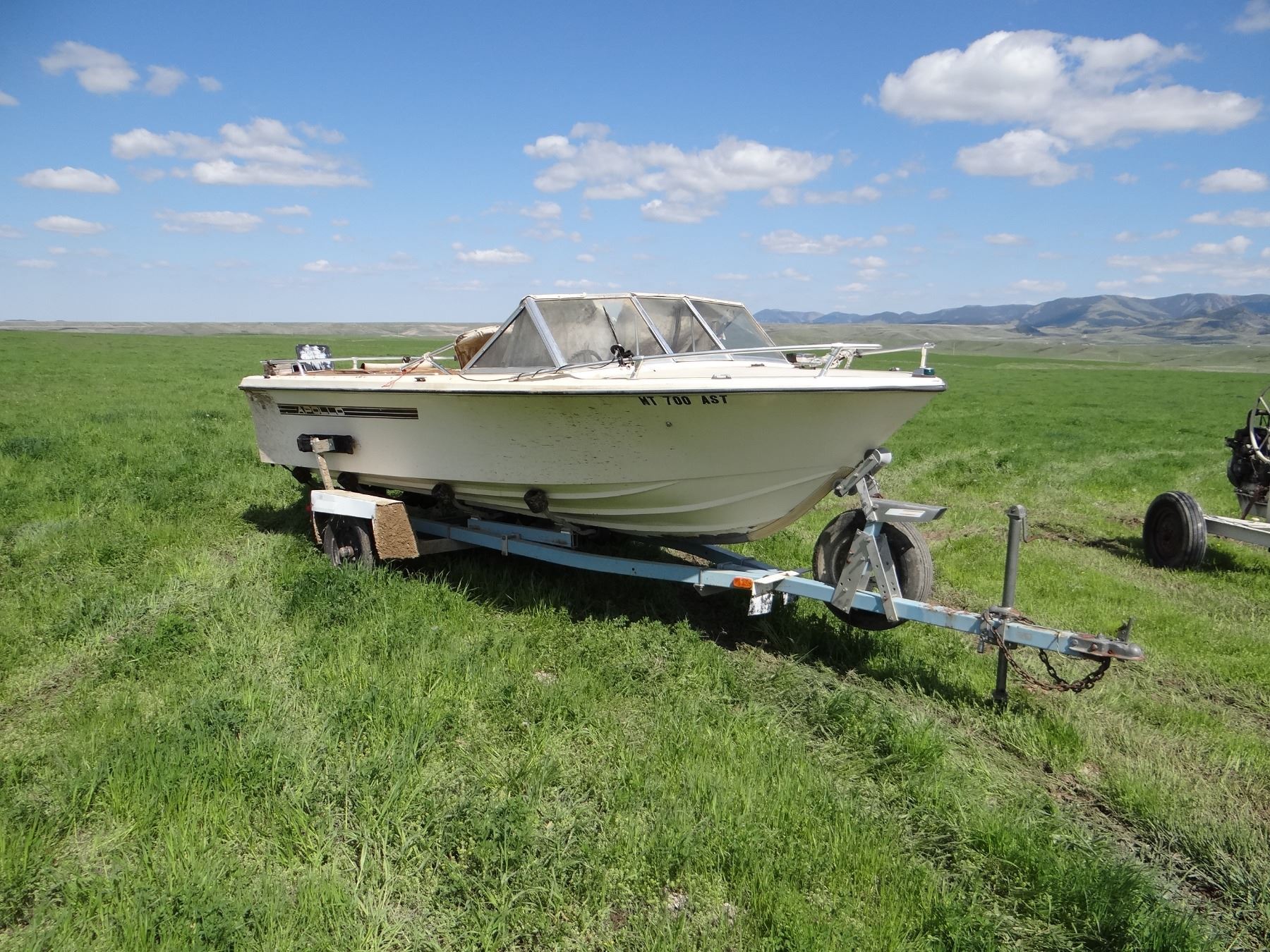 1975 Apollo fishing boat, 18', 140 hp eng.