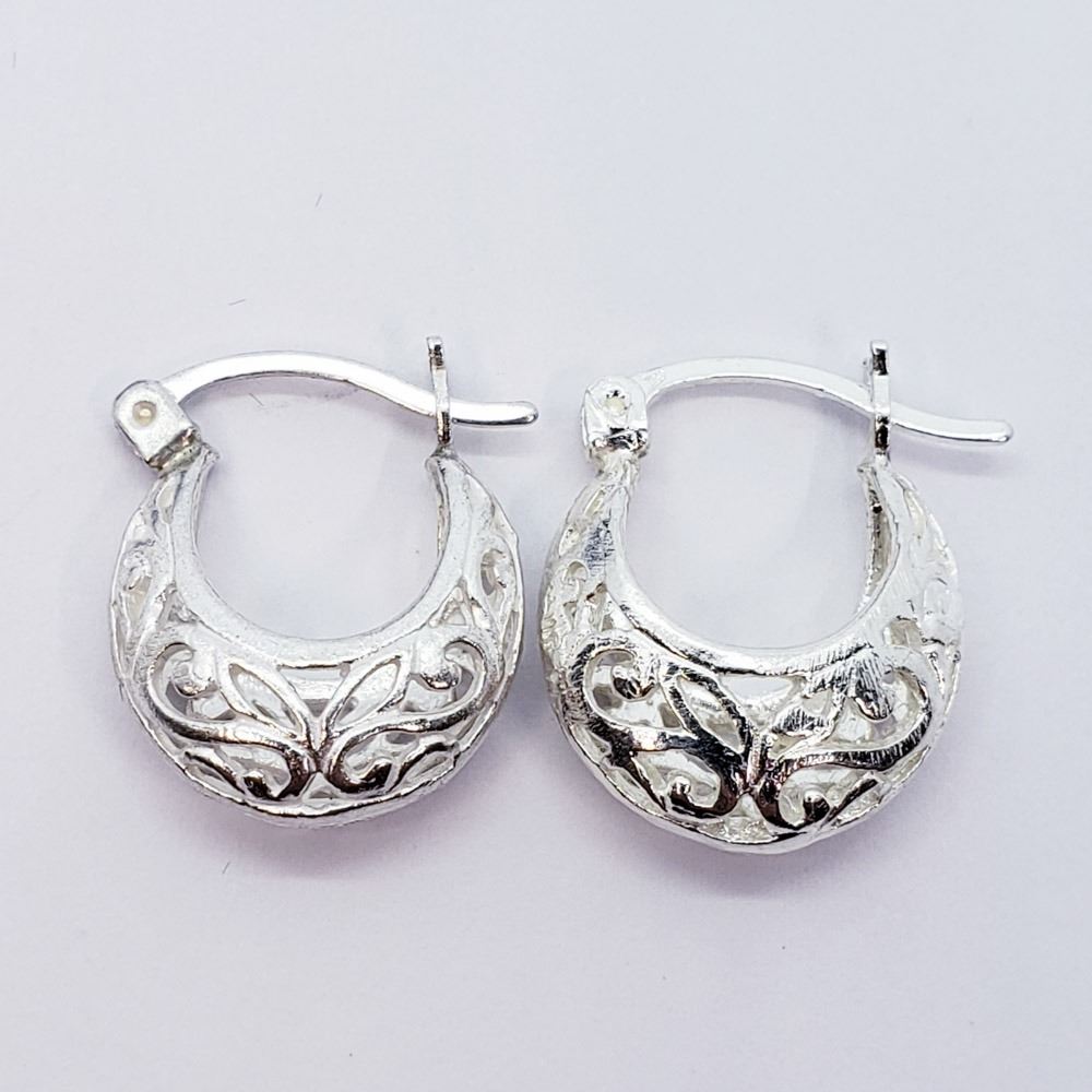 130) STERLING SILVER SMALL HOOP EARRINGS