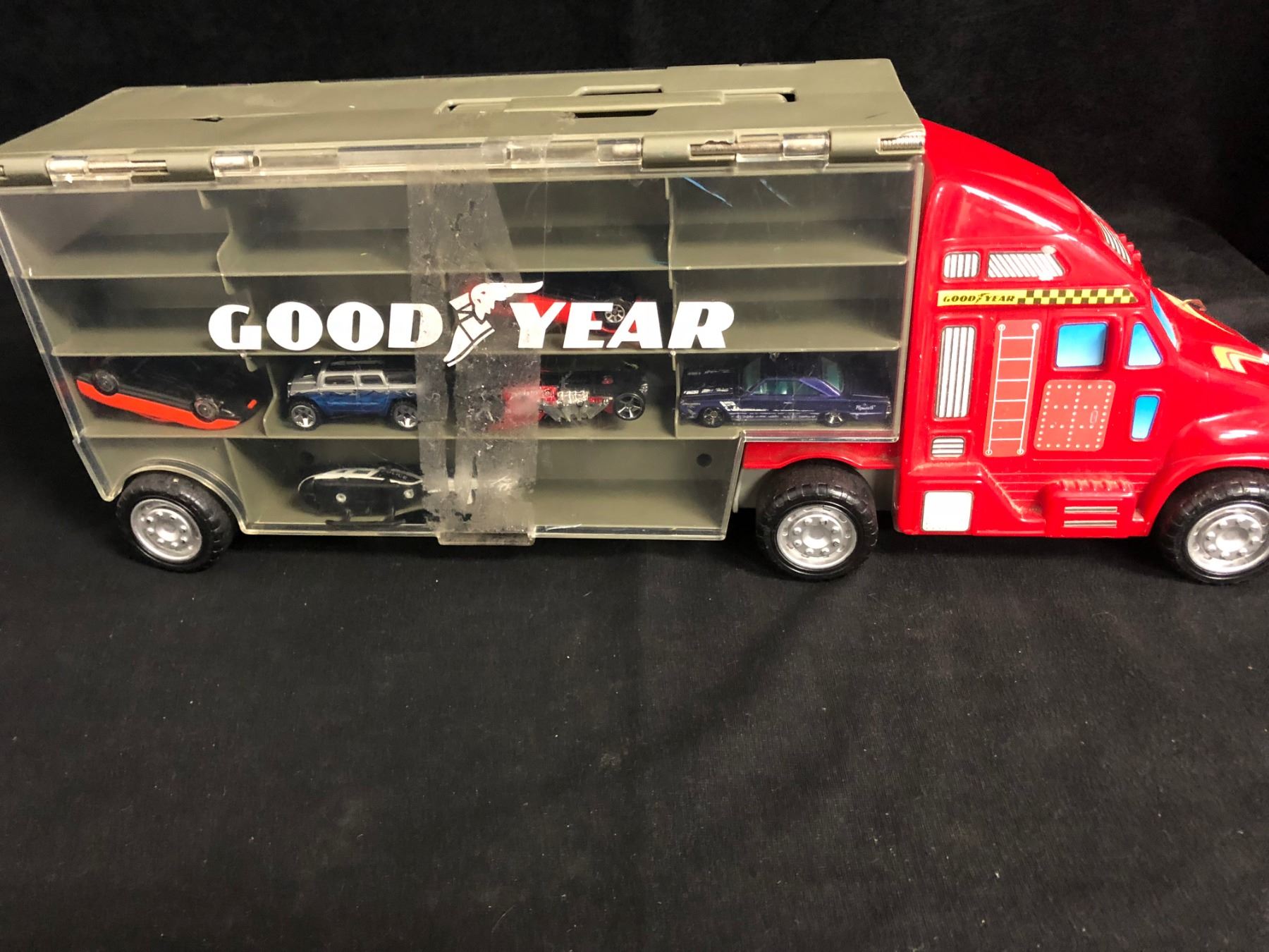 GOODYEAR TOY TRUCK FOR STORAGE OF HOTWHEELS COMPLETE WITH 5 SMALL CARS