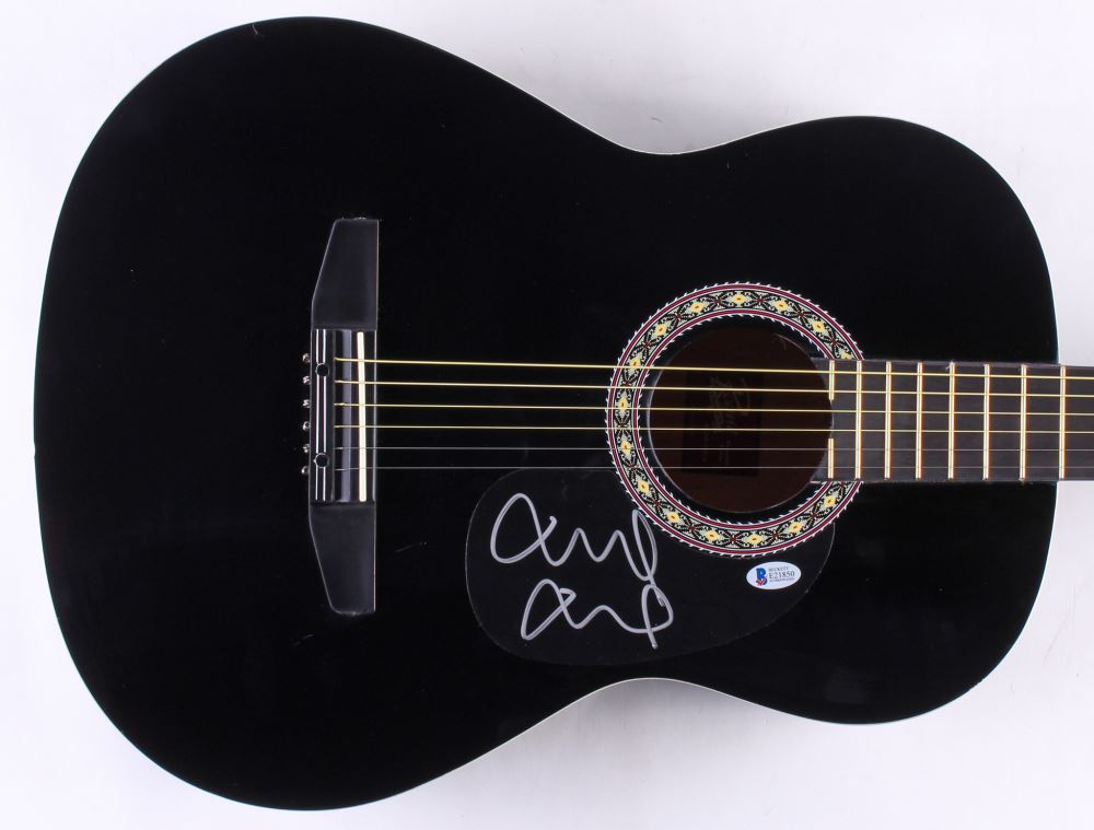 Mike McCready Signed Full-Size Rogue Acoustic Guitar (Beckett COA)