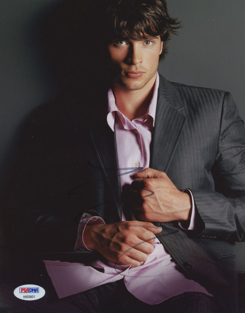 Tom Welling Signed 8x10 Photo (PSA COA)