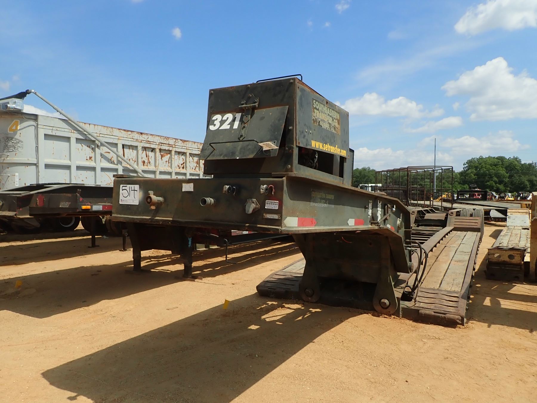2000 LOWBOY TRAILER VIN SN 1S9B503A0YL648115 TRI AXLE DETACH NGB 2000 LOWBOY TRAILER VIN SN 1S9B503A0YL648115 TRI AXLE DETACH NGB