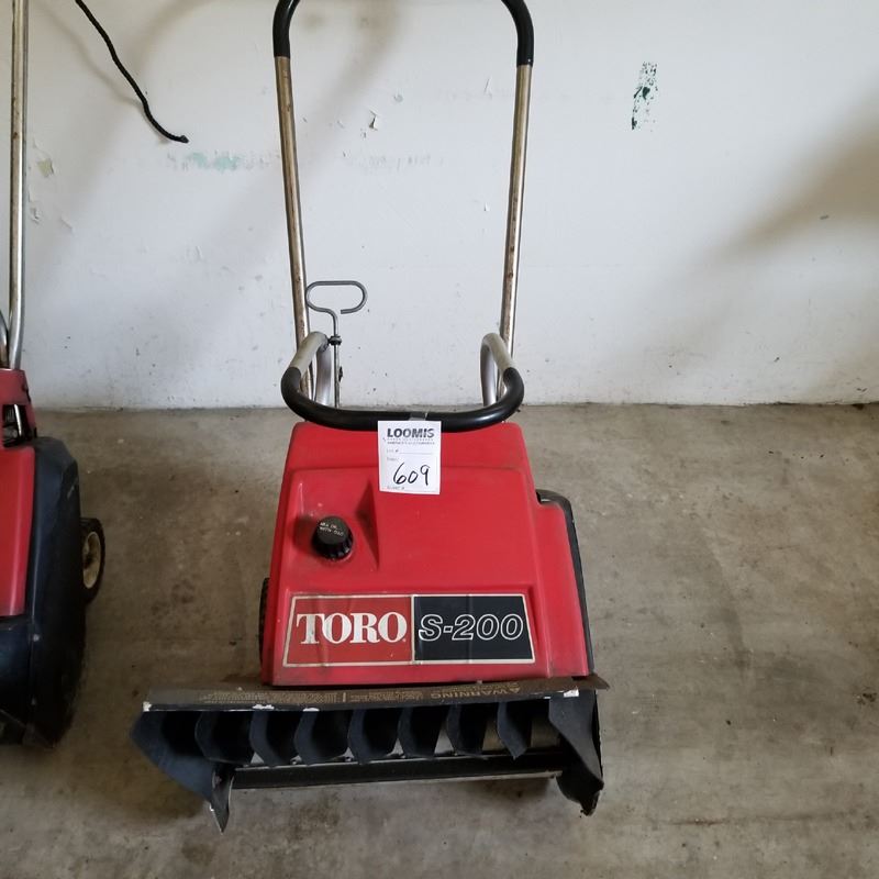 TORO S-200 SNOW BLOWER