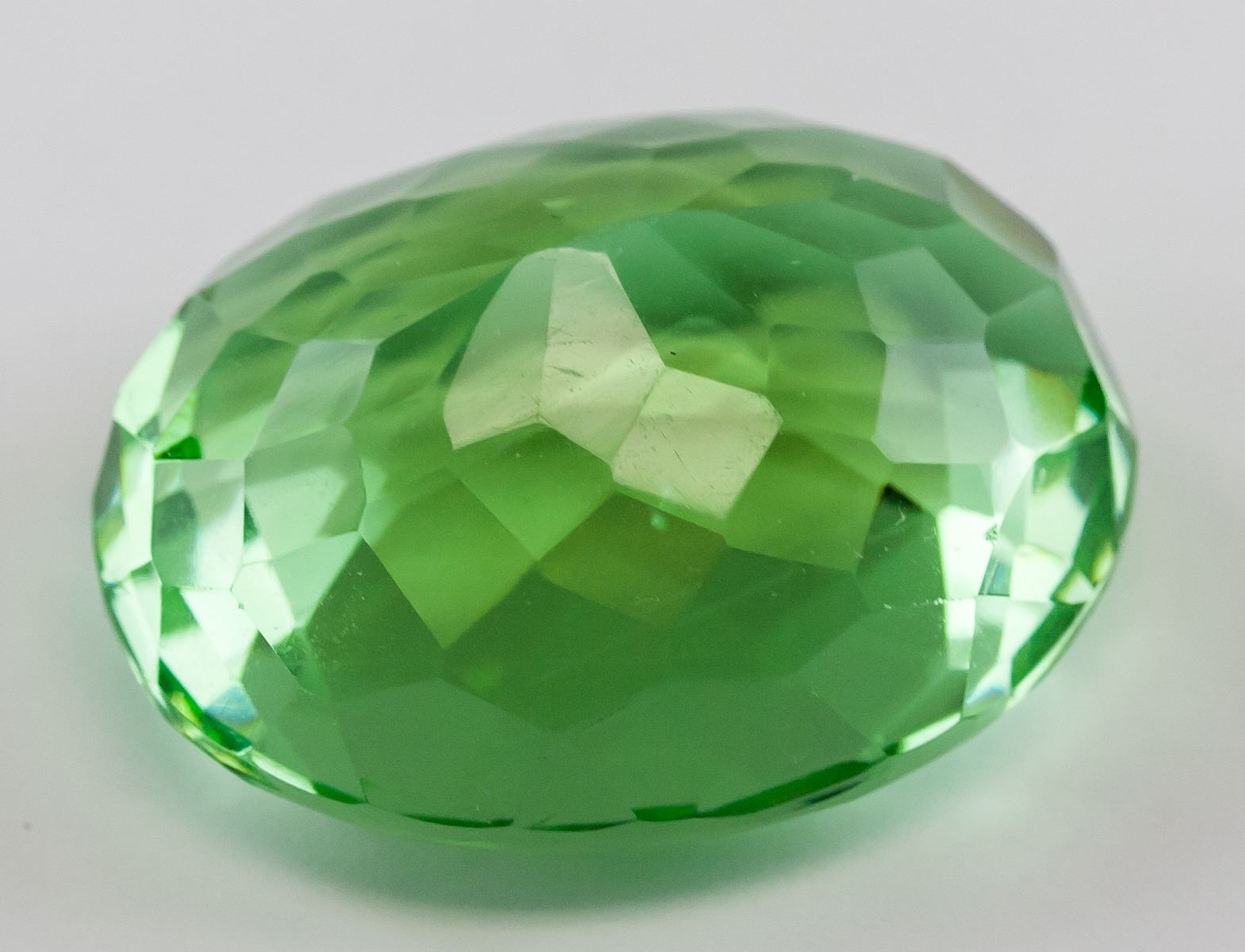 65.75 ct Green Oval Cut Quartz Gemstone COA