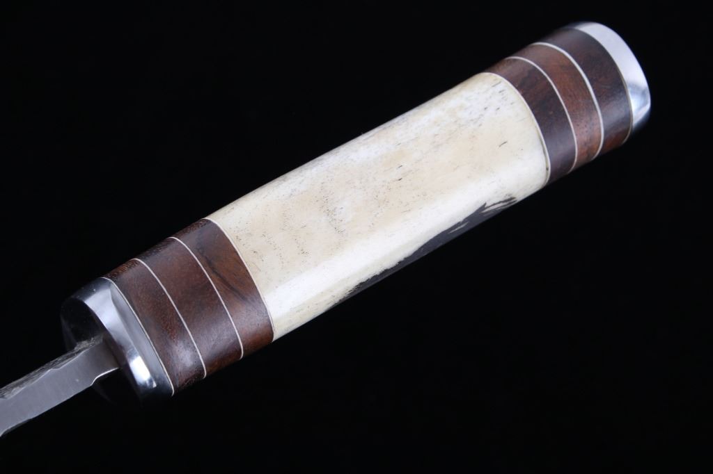 M.T. Knives Blackfoot Indian Chief Scrimshaw Knife